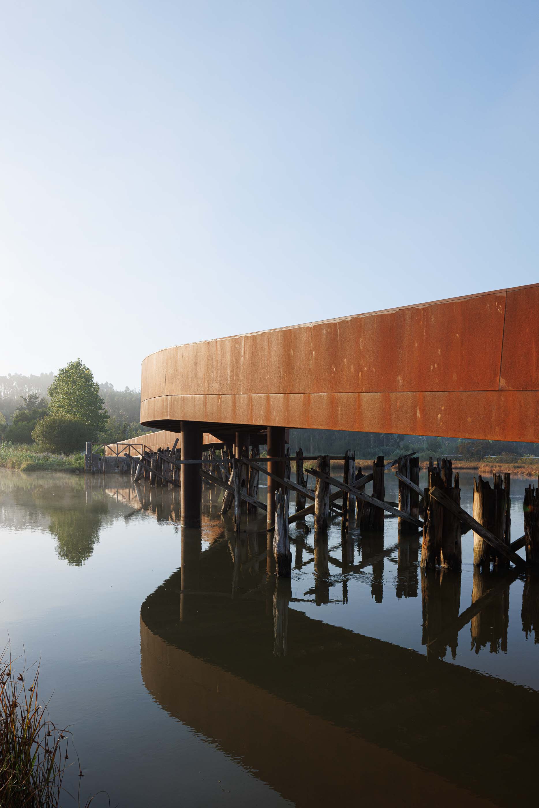 Gallery of Cycle and Pedestrian Crossing Over the Fareja Bridge ...
