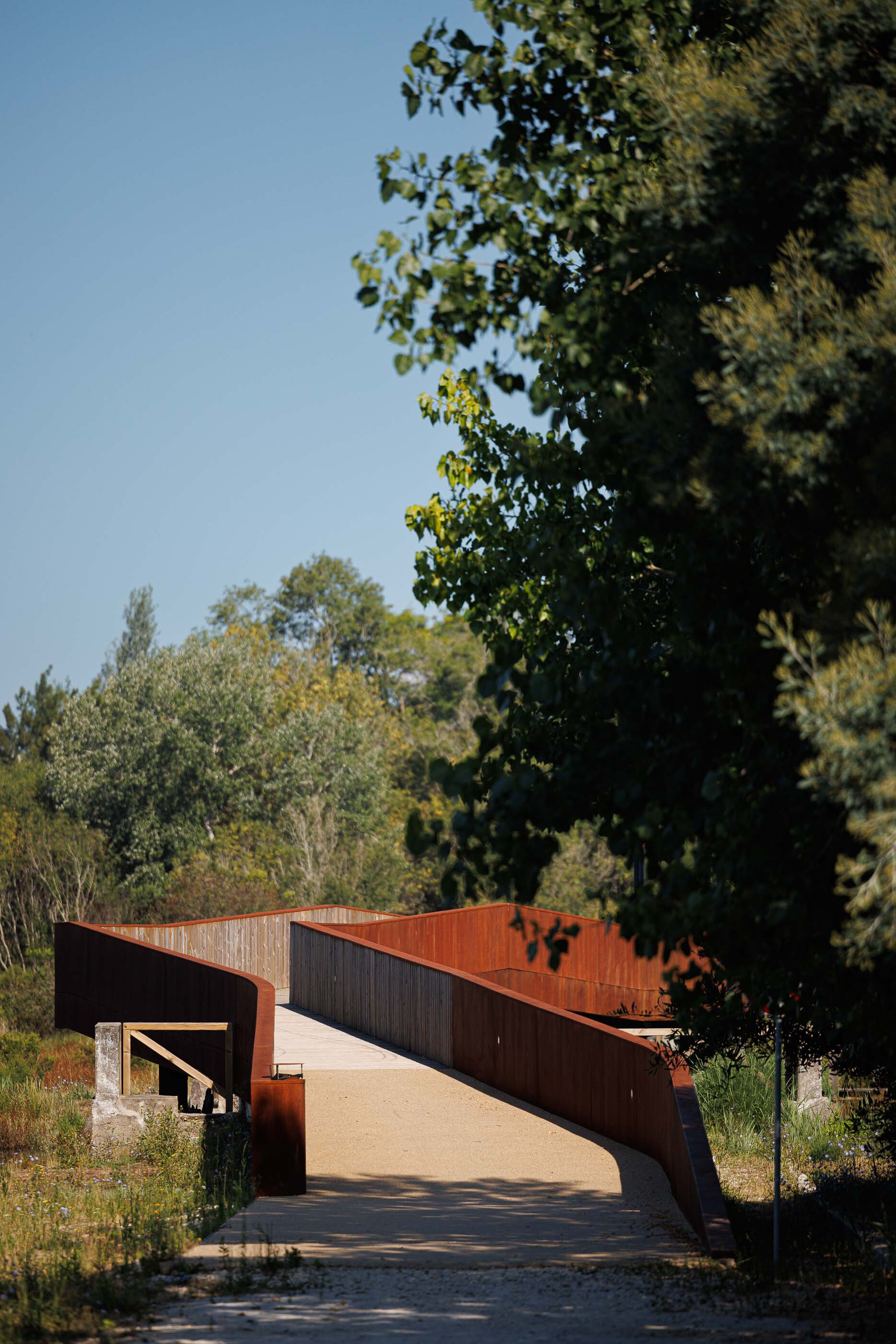 Gallery of Cycle and Pedestrian Crossing Over the Fareja Bridge ...