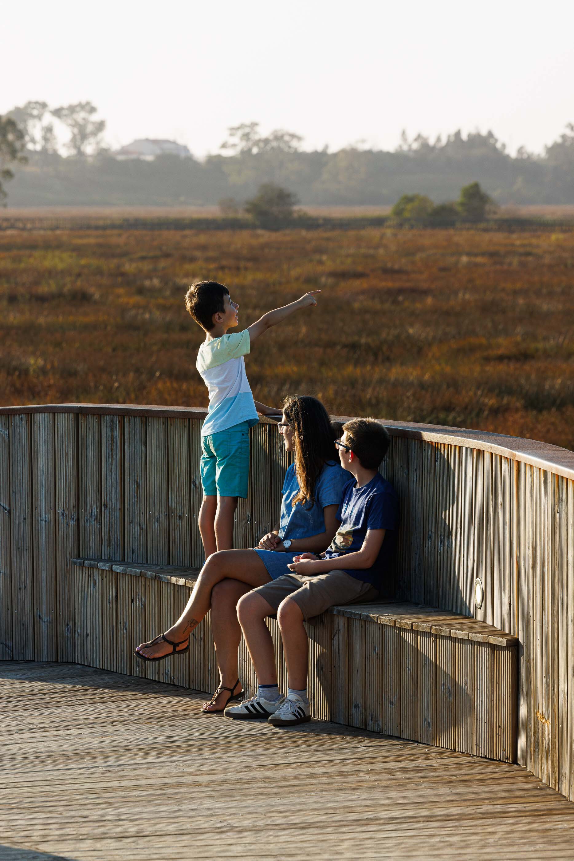 Gallery of Cycle and Pedestrian Crossing Over the Fareja Bridge ...