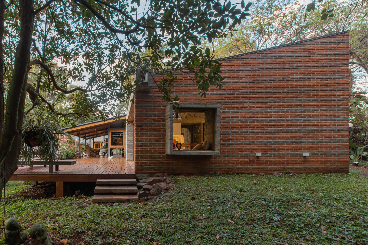Gallery of Living and Creating: 12 Homes with Art Studios in Latin ...