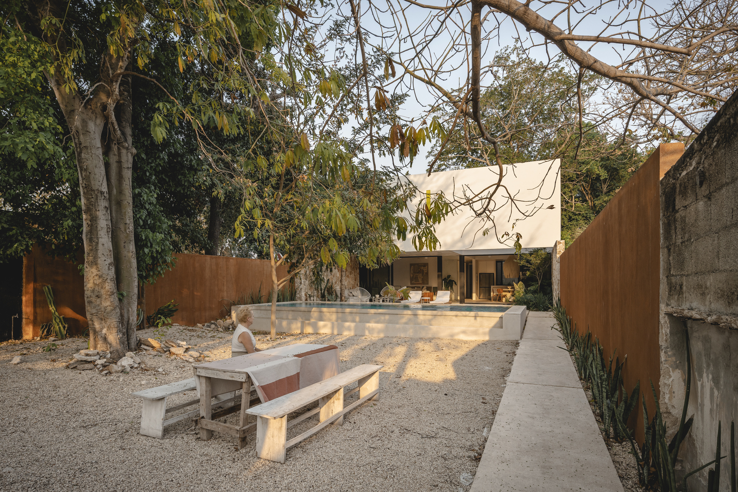 Gallery of Living and Creating: 12 Homes with Art Studios in Latin ...