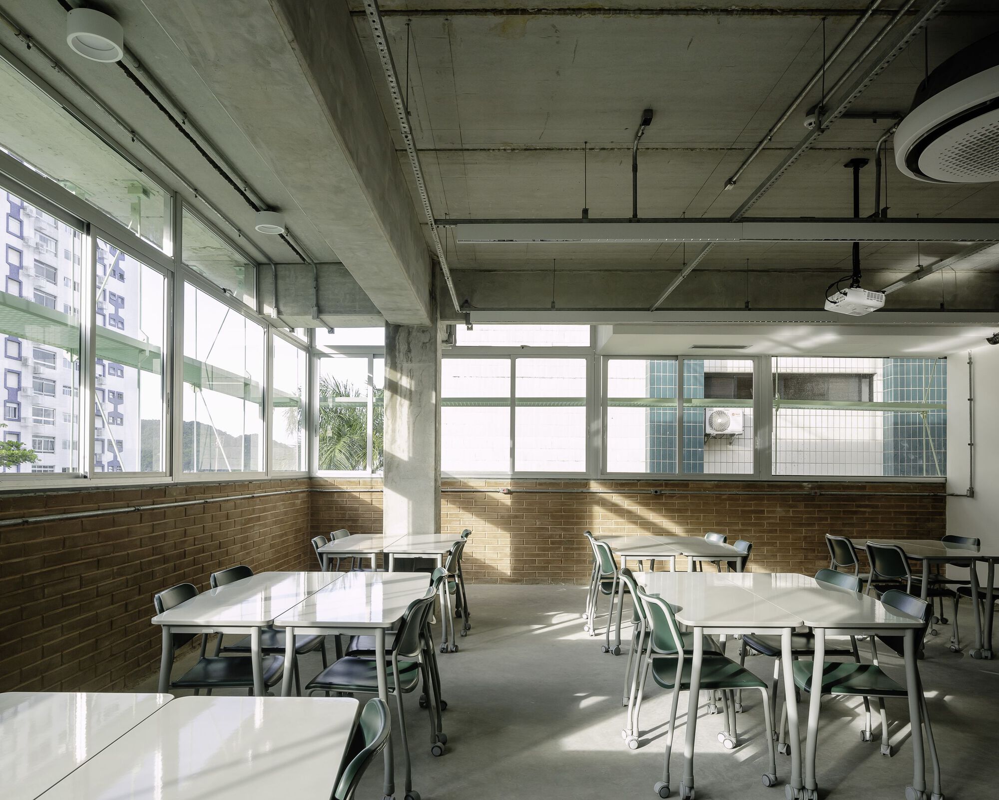 Gallery of Verde School / Ricardo Gusmao Arquitetos + Guido Otero ...