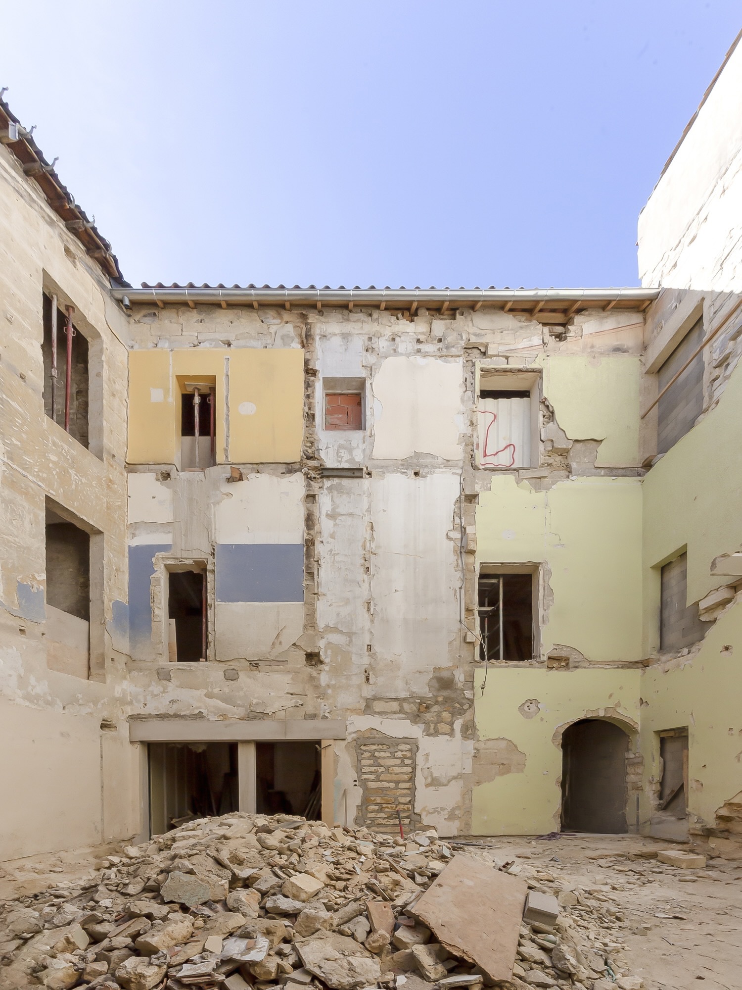 Galeria de Escola Primária Pierre e Colette Soulages / NAS architecture ...