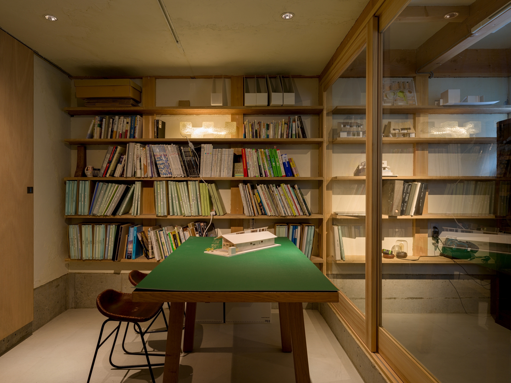 Gallery of Small House on a Corner Lot / KOMINORU Design - 13