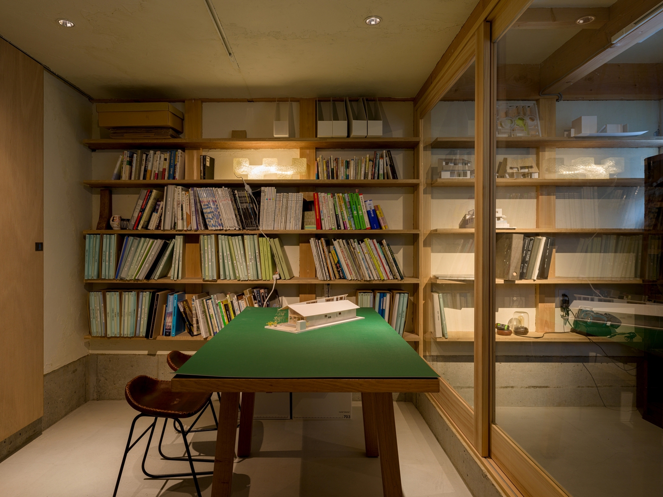 Gallery of Small House on a Corner Lot / KOMINORU Design - 13