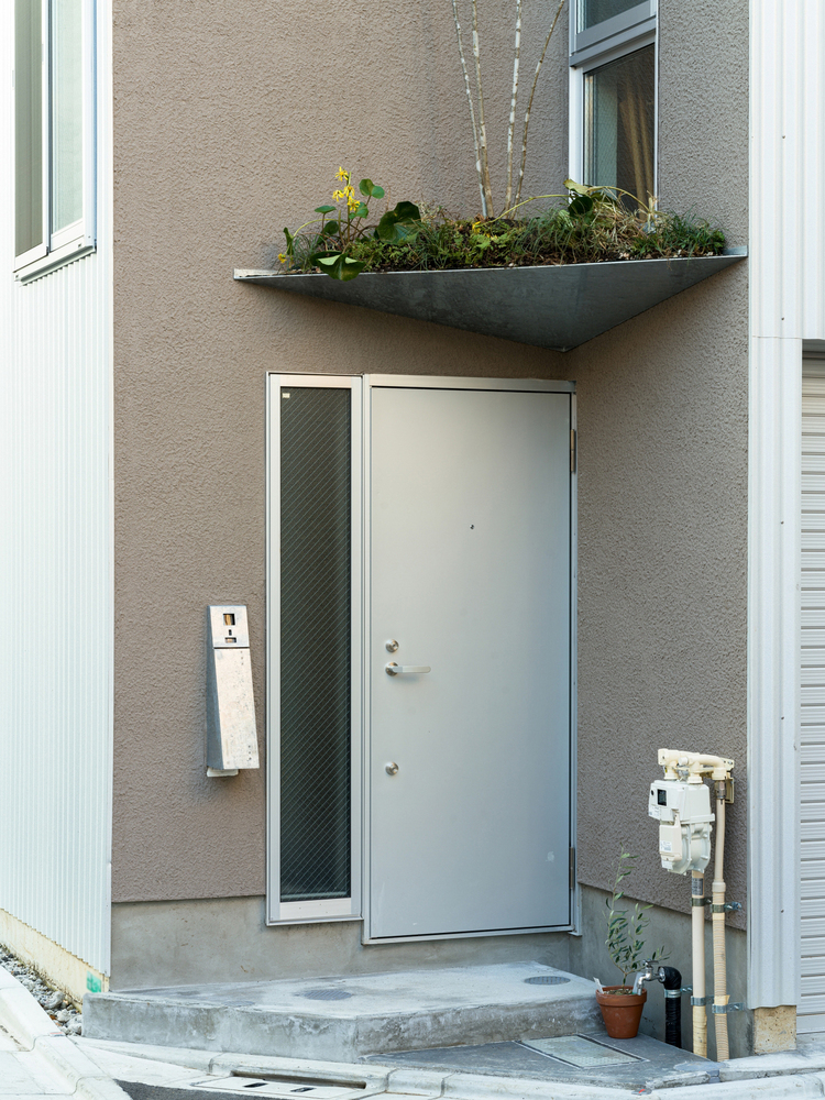 Gallery of Small House on a Corner Lot / KOMINORU Design - 13