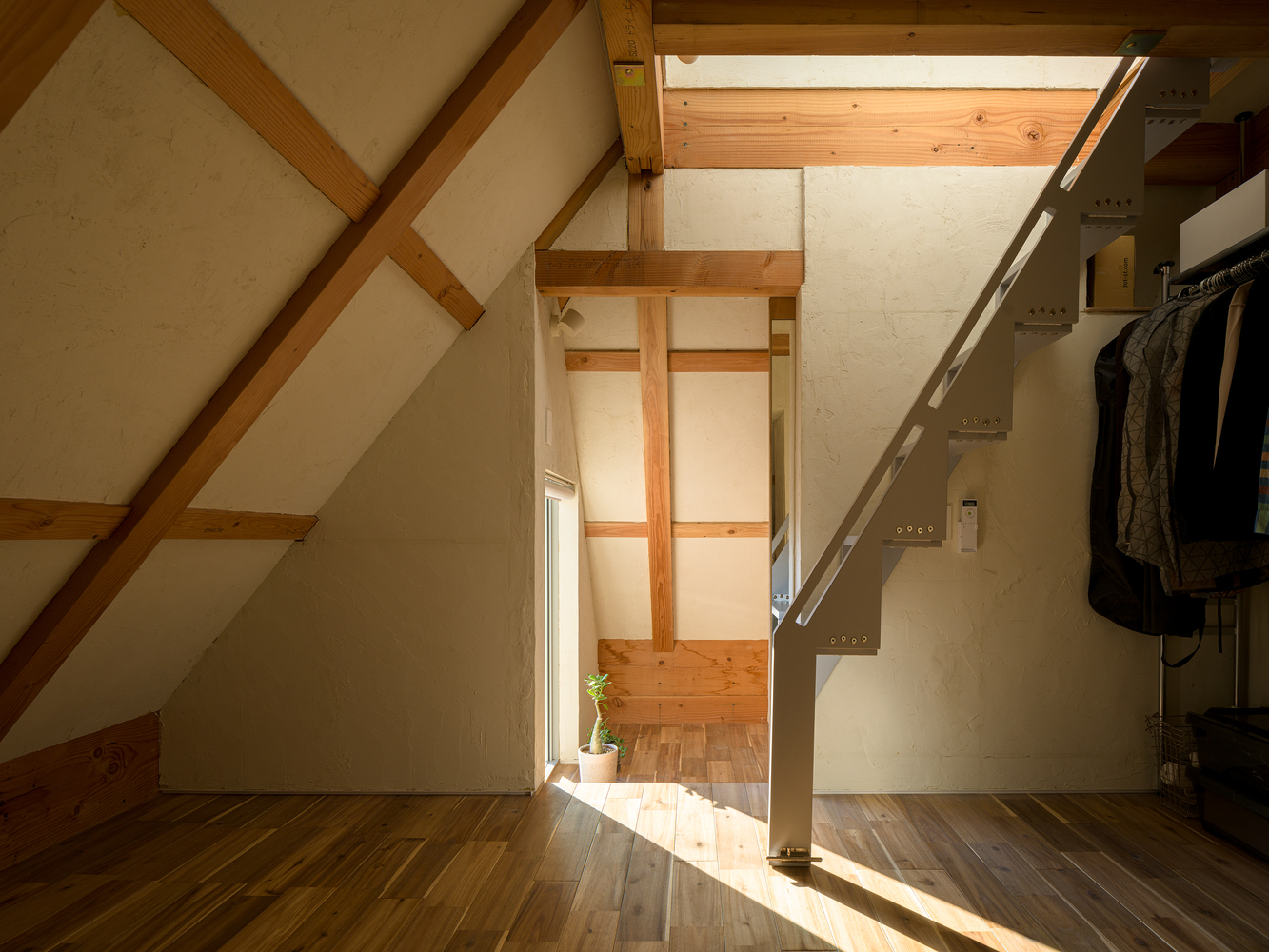 Gallery of Small House on a Corner Lot / KOMINORU Design - 7