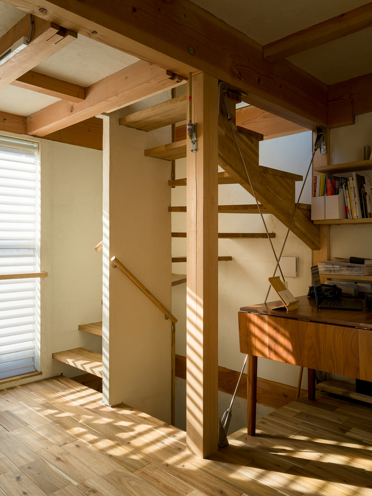 Gallery of Small House on a Corner Lot / KOMINORU Design - 7