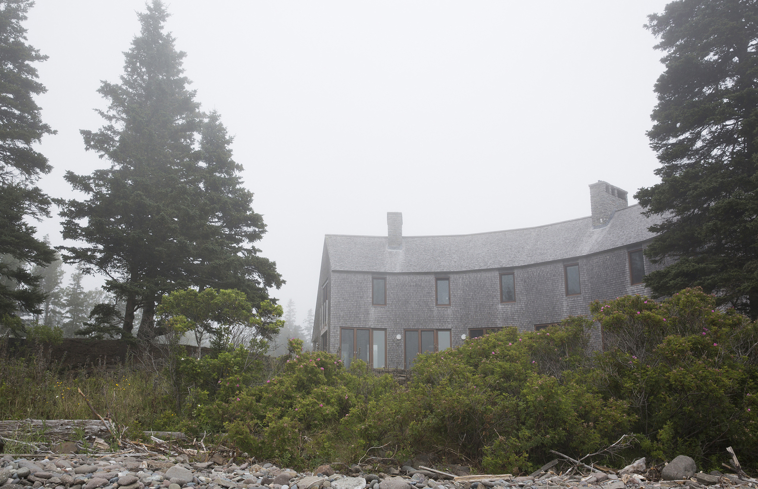 Gallery of House on Deep Cove / ElliottArchitects - 12
