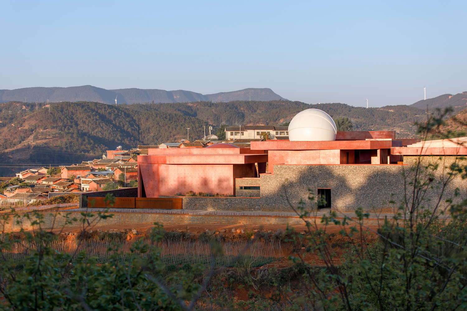 Galeria de Observatório Red Village / TAG - 28