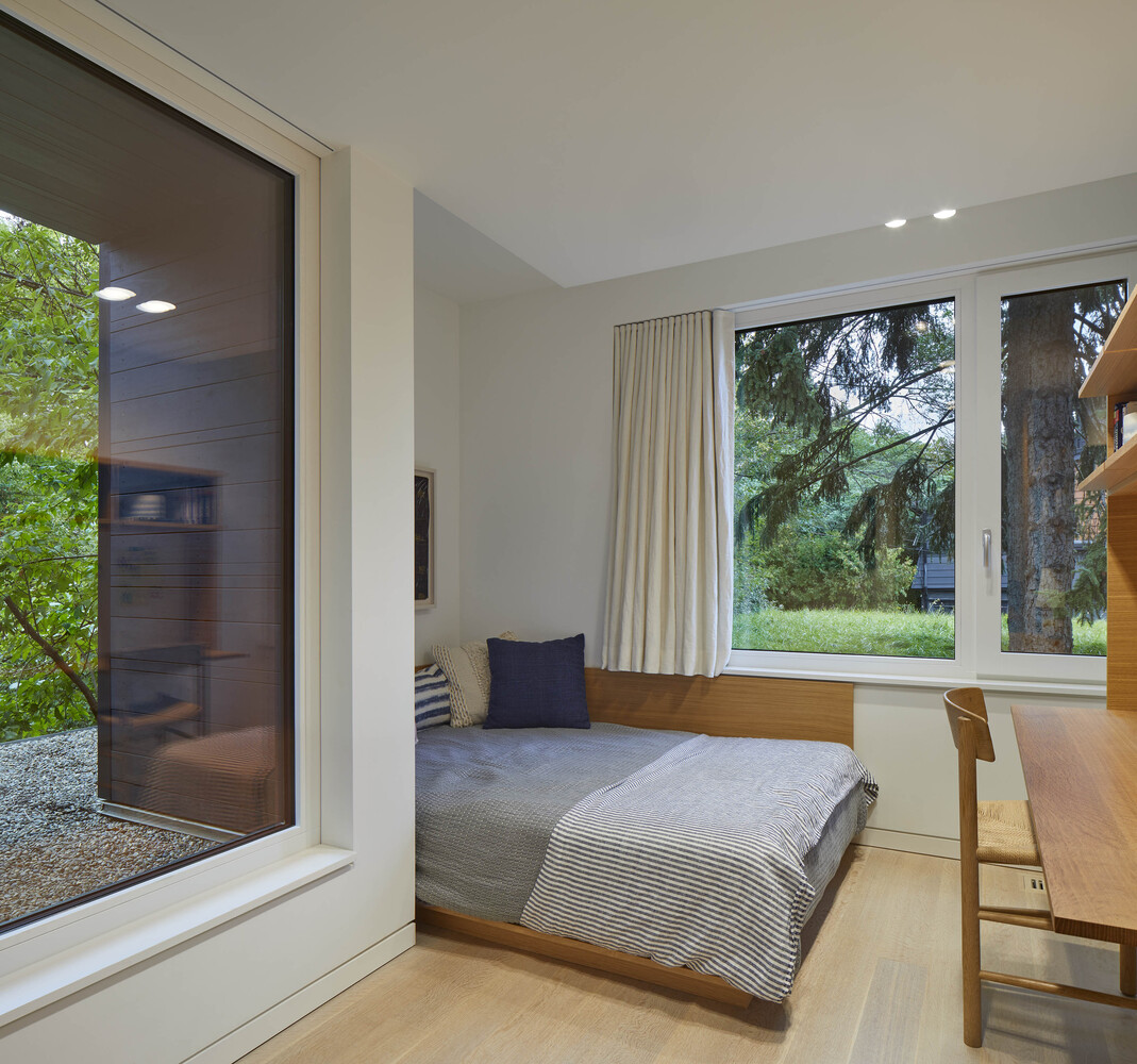 Gallery of House in High Park / Ian MacDonald Architect Inc. - 14