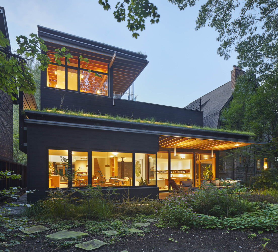 Gallery of House in High Park / Ian MacDonald Architect Inc. - 18