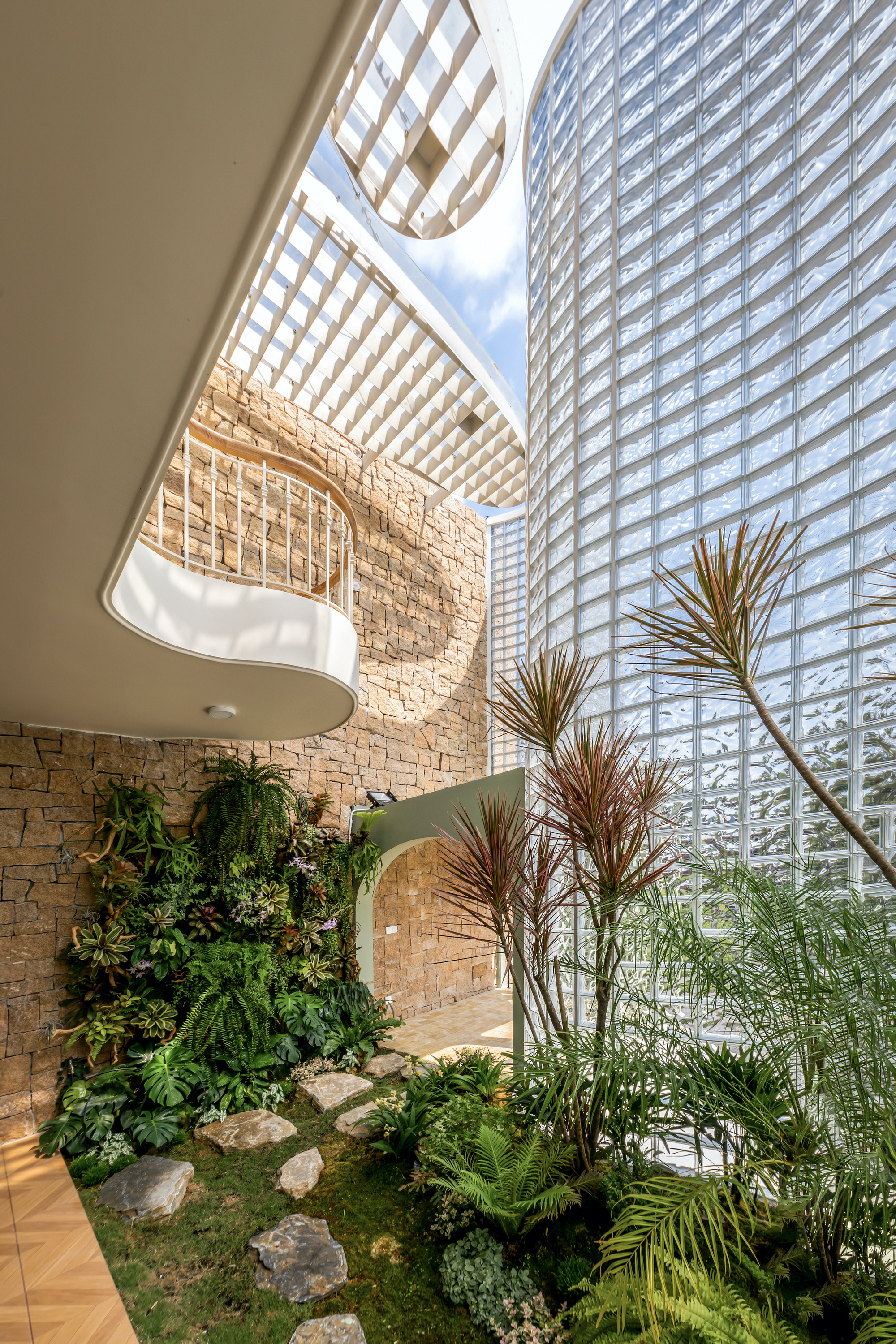 Gallery of Crystal Pavilion House / DA VÀNG studio - 7