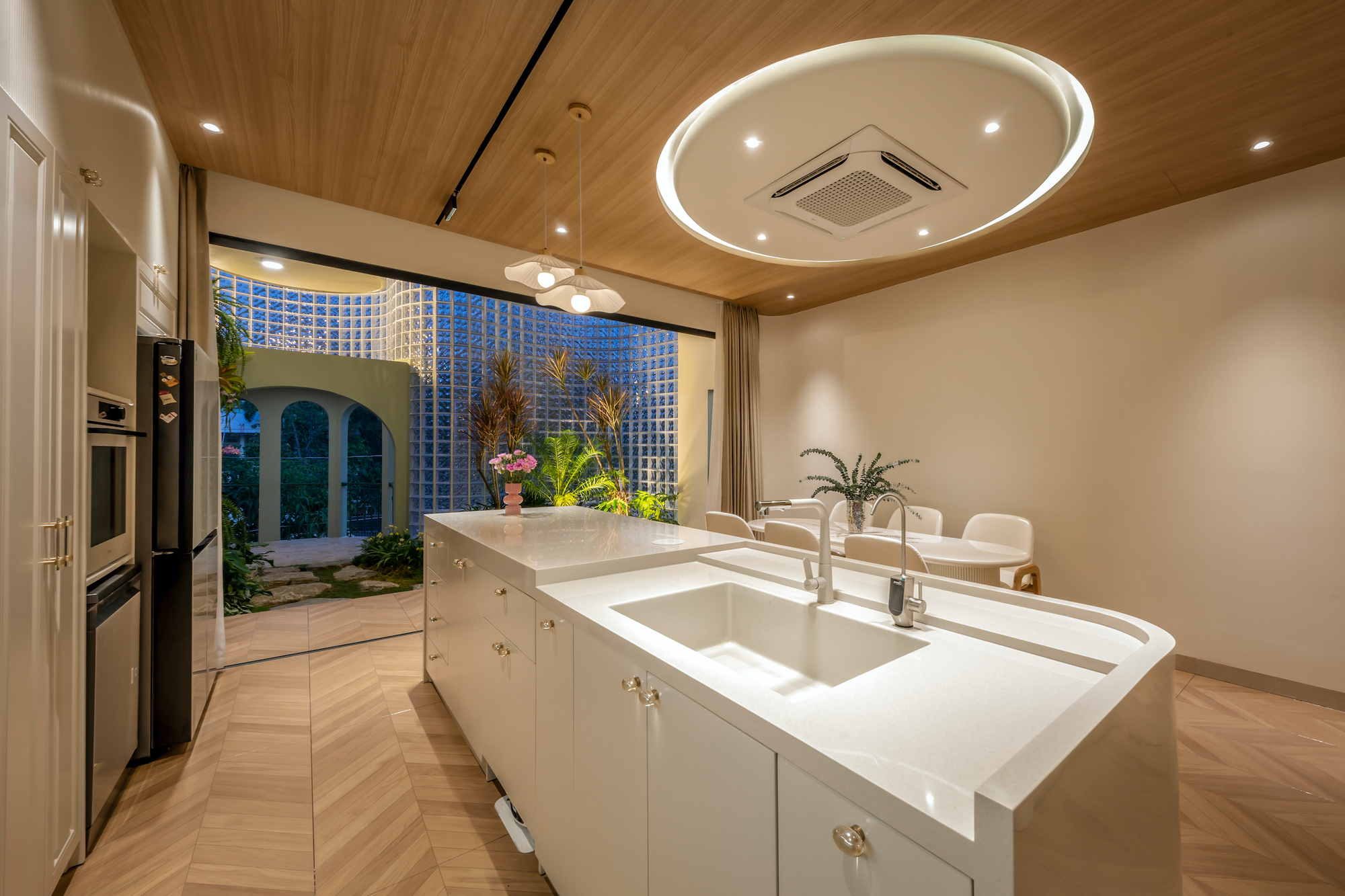 Gallery of Crystal Pavilion House / DA VÀNG studio - 25