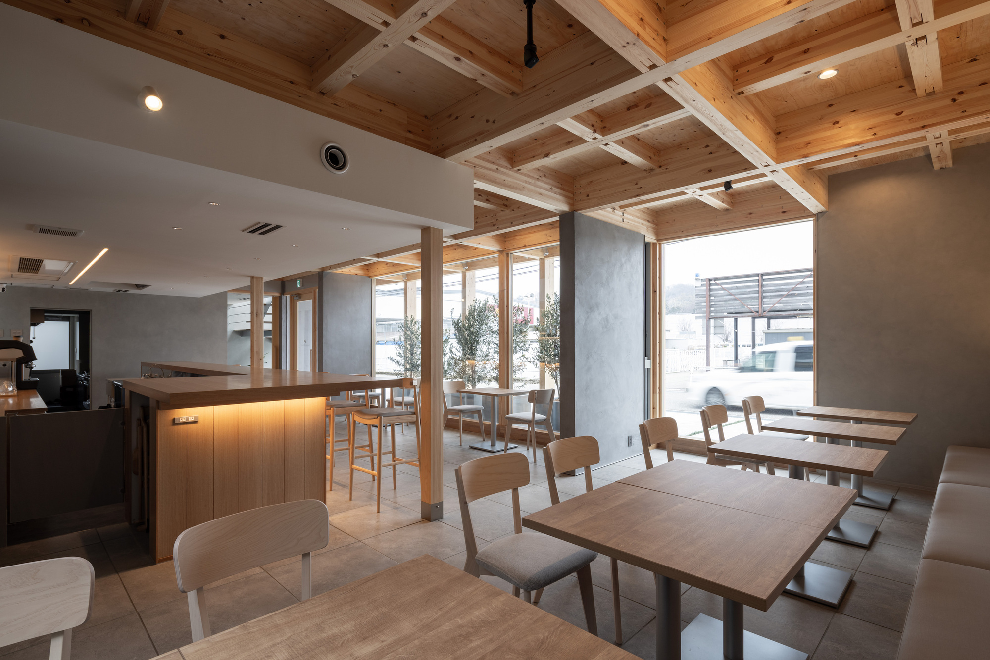 Gallery of Café with a Large Tree in the Middle of Town / Kazuto Nishi ...