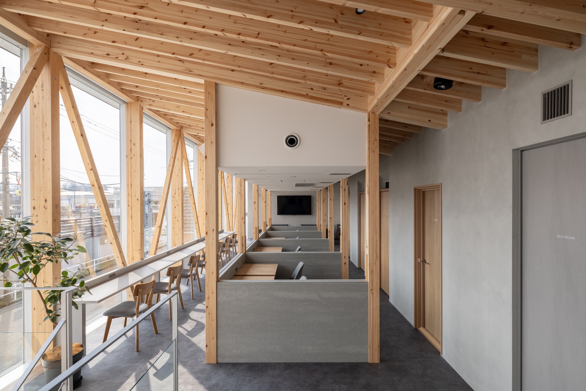 Gallery of Café with a Large Tree in the Middle of Town / Kazuto Nishi ...