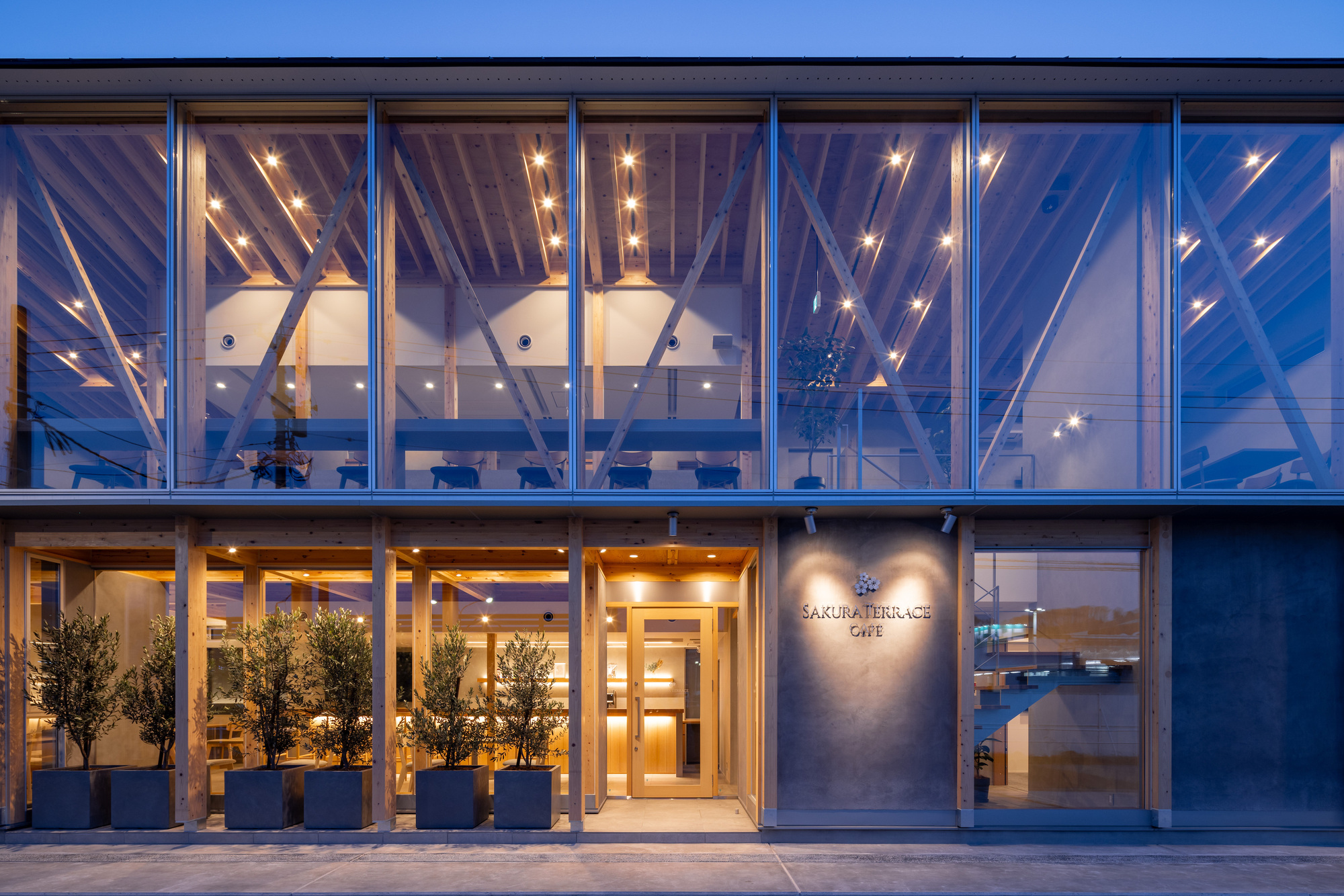 Gallery of Café with a Large Tree in the Middle of Town / Kazuto Nishi ...