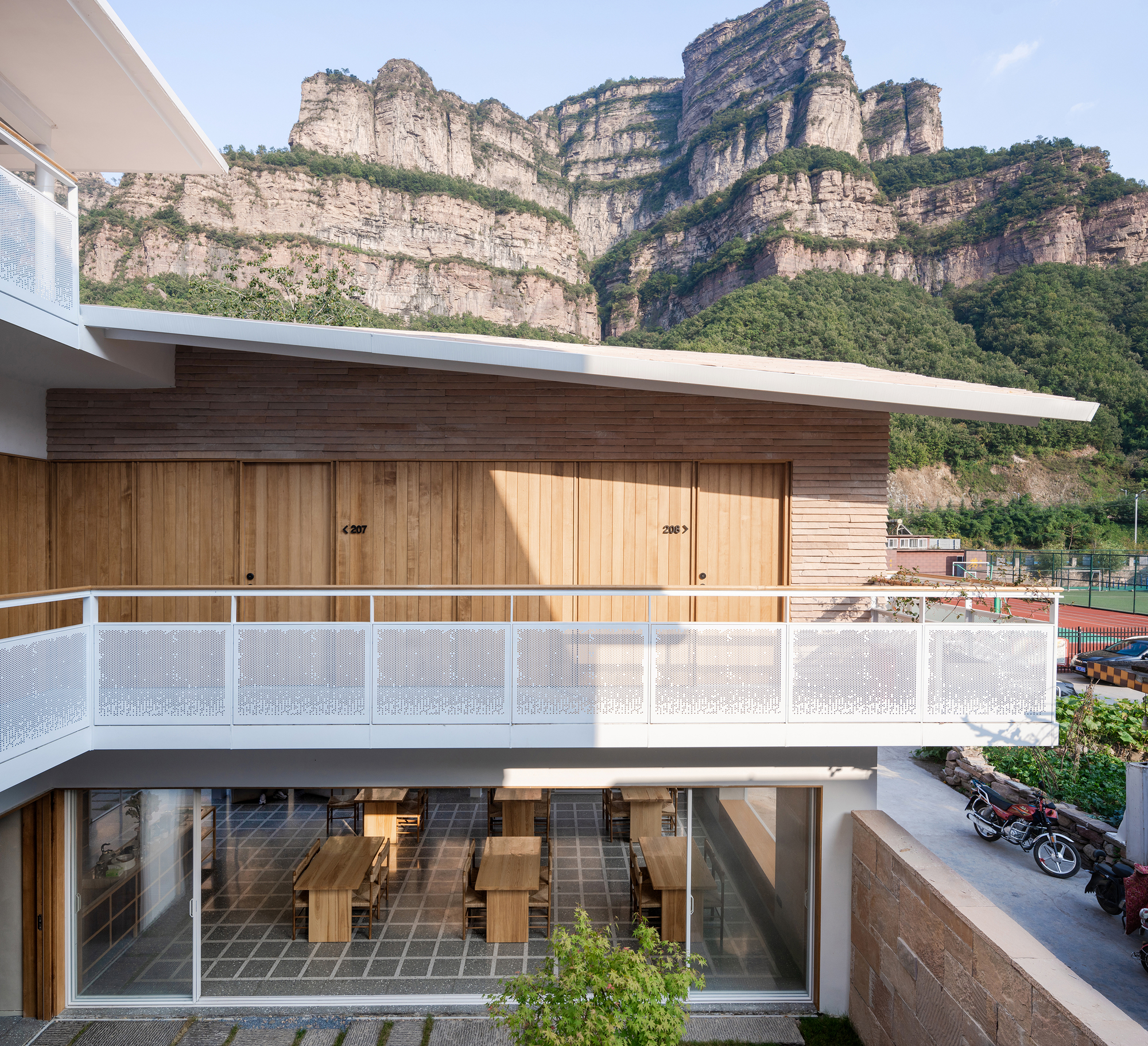Gallery of Linzhou Guojiazhuang Homestay Hotel / Atelier Shen - 21