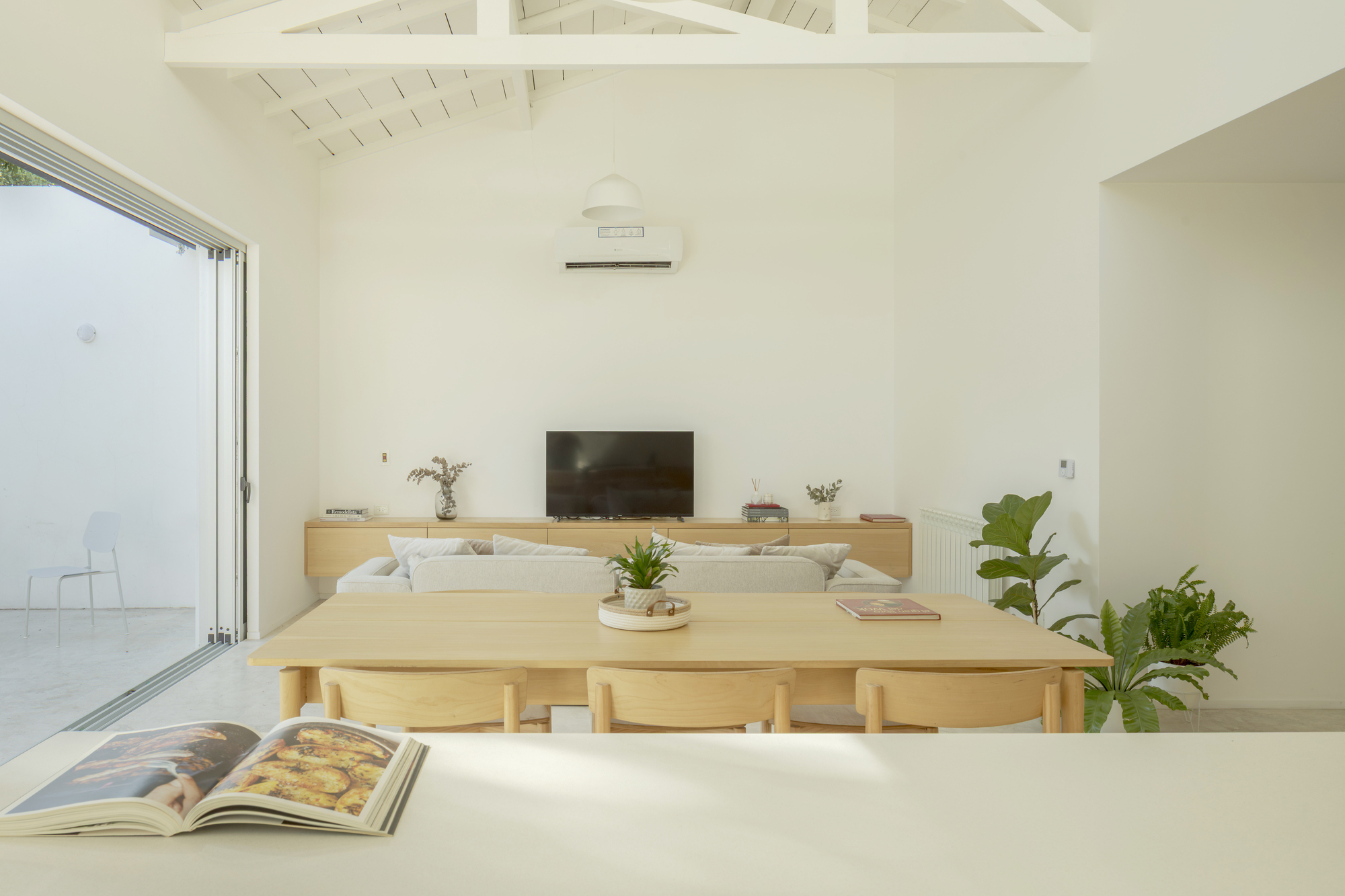 Galeria de Casa Florida / Di Marco + Robles Arquitectos - 24