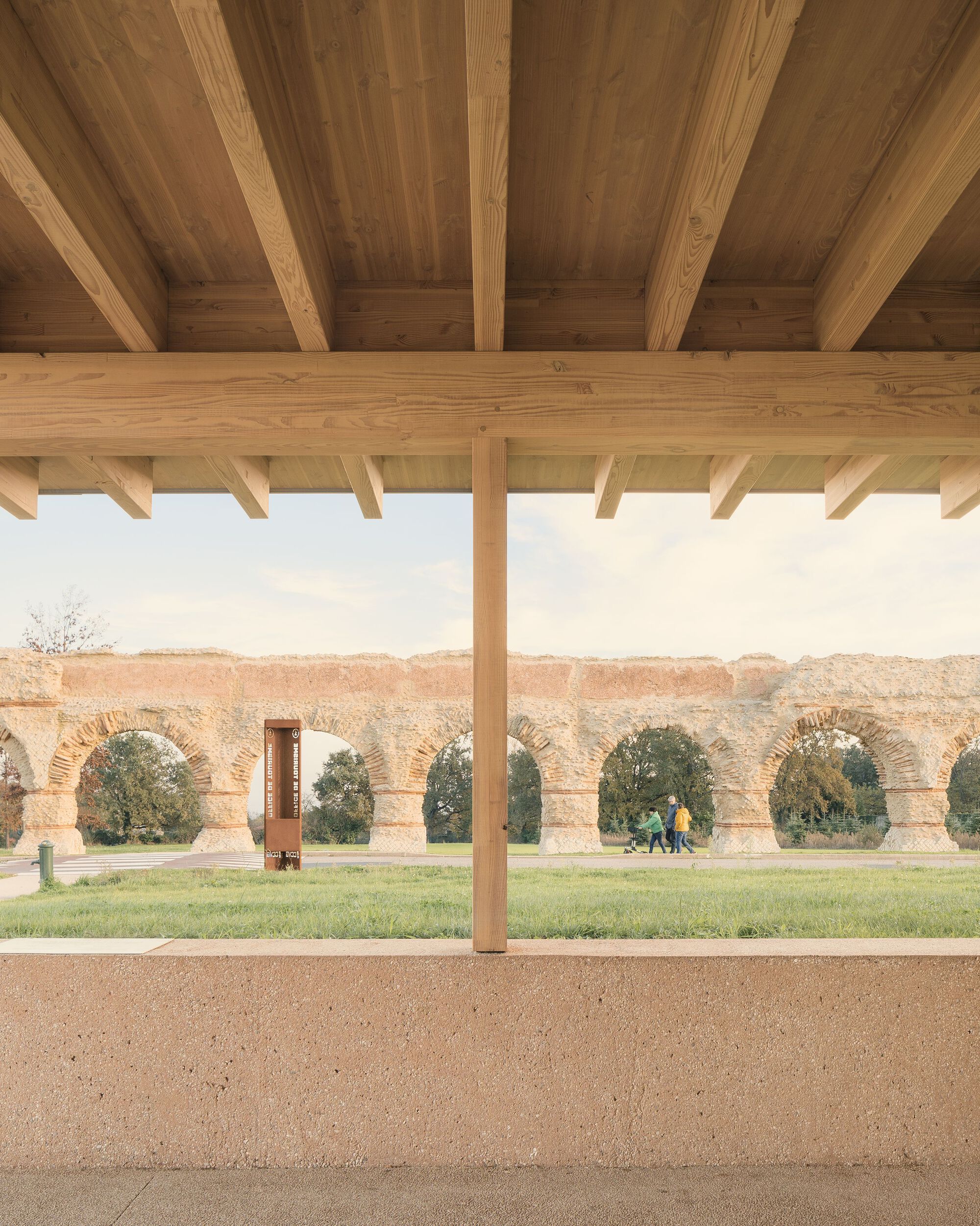 Gallery of Tourism Office / Link architectes - 11