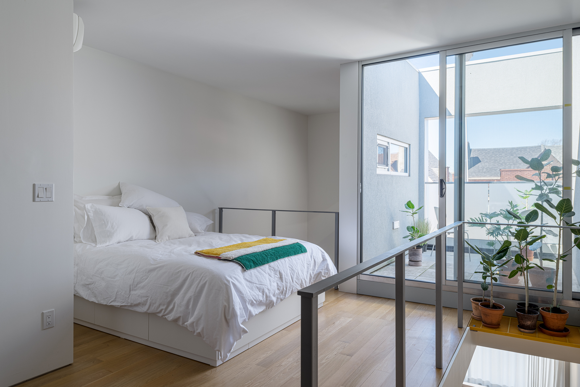 Gallery of K-Town Commercial and Office Space / Steven Fong Architect - 12