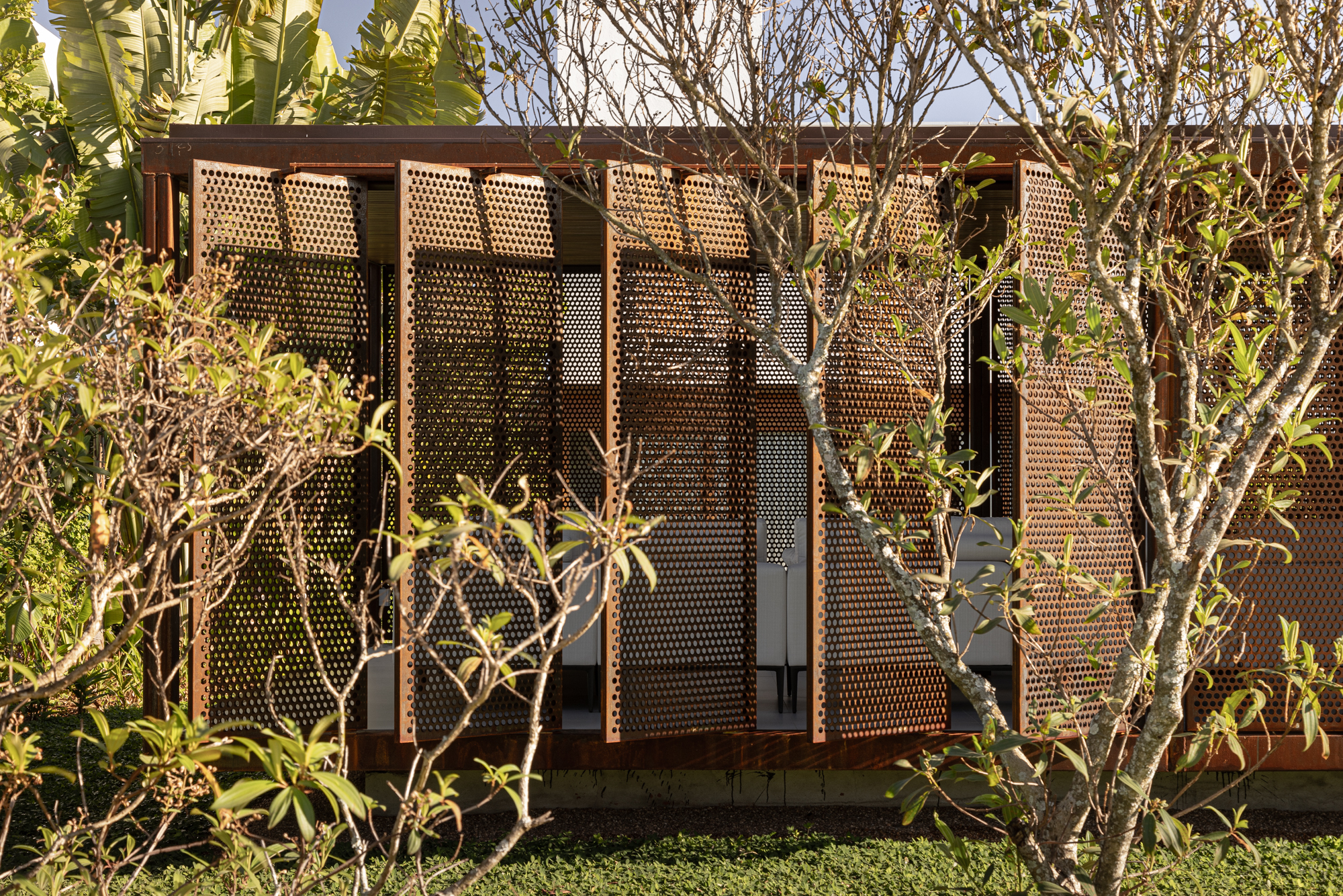 Gallery of Pavilhão Varanda House / ARQBR Arquitetura e Urbanismo - 17