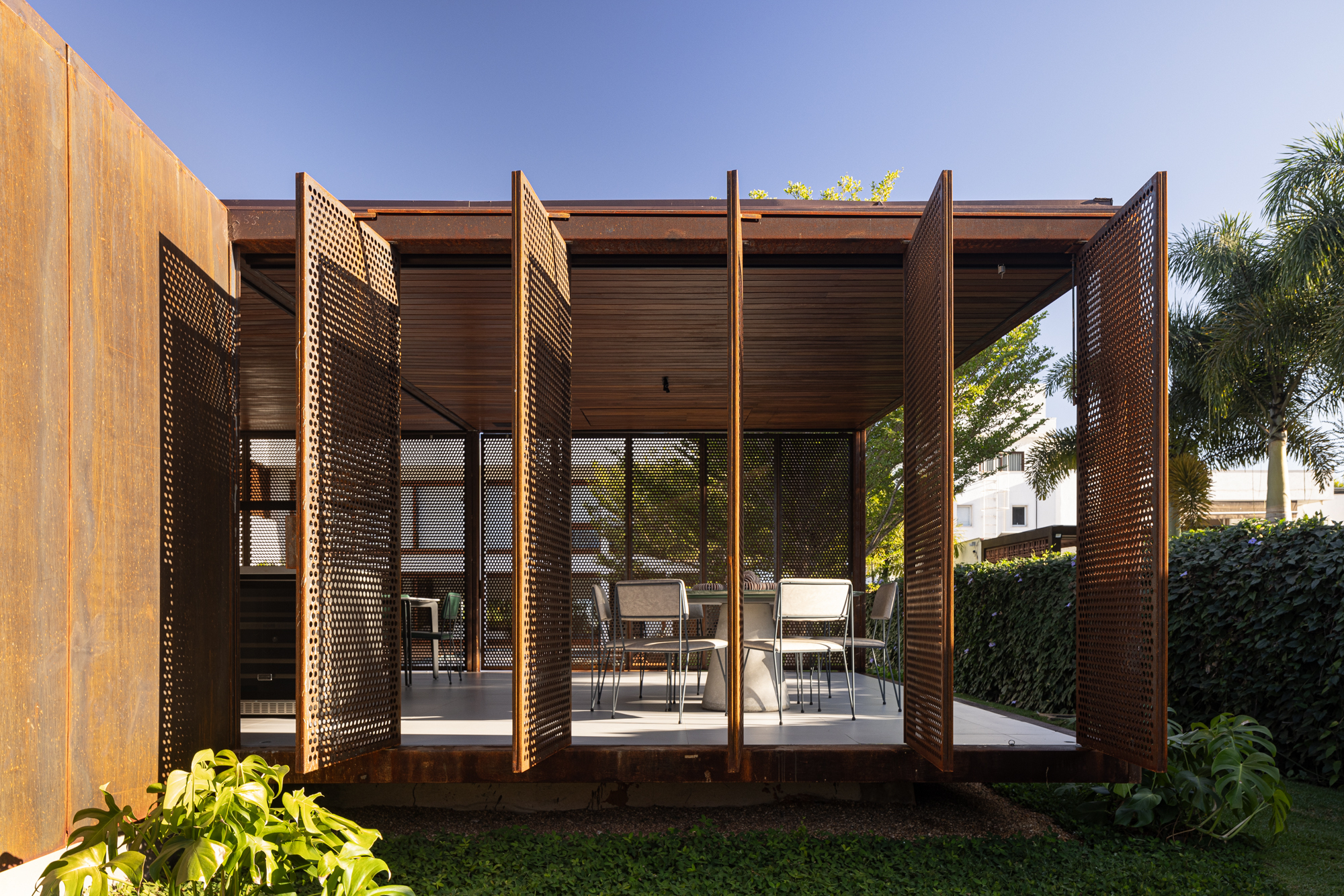 Gallery of Pavilhão Varanda House / ARQBR Arquitetura e Urbanismo - 16