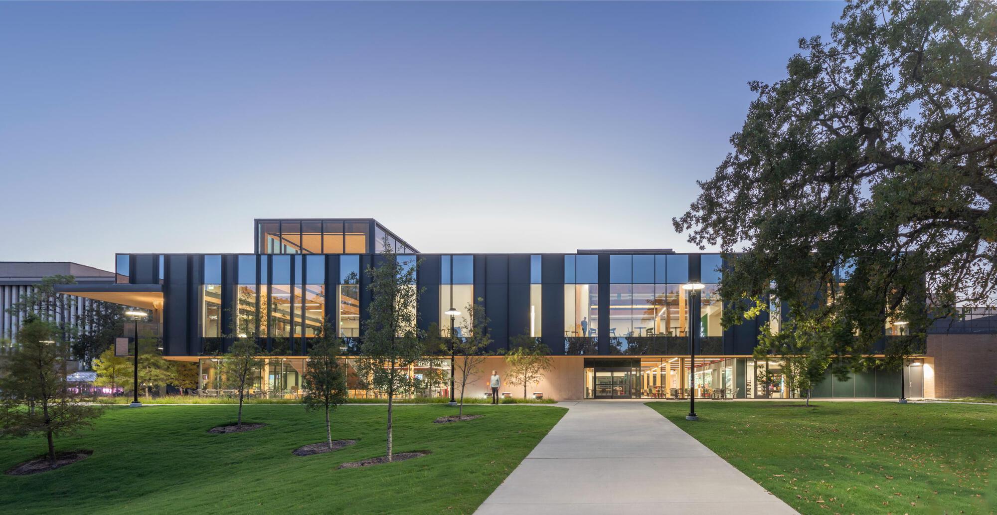 Gallery of Retail, Auxiliary, and Dining (RAD) Center at the University ...