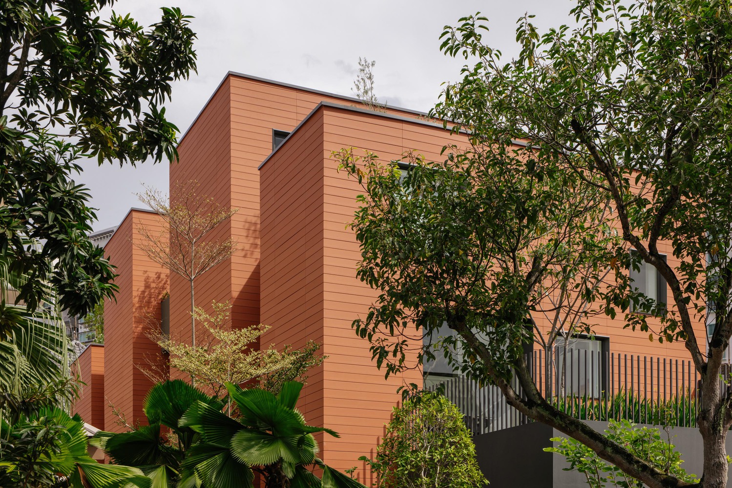 Gallery of In-Between House / Super Assembly - 6