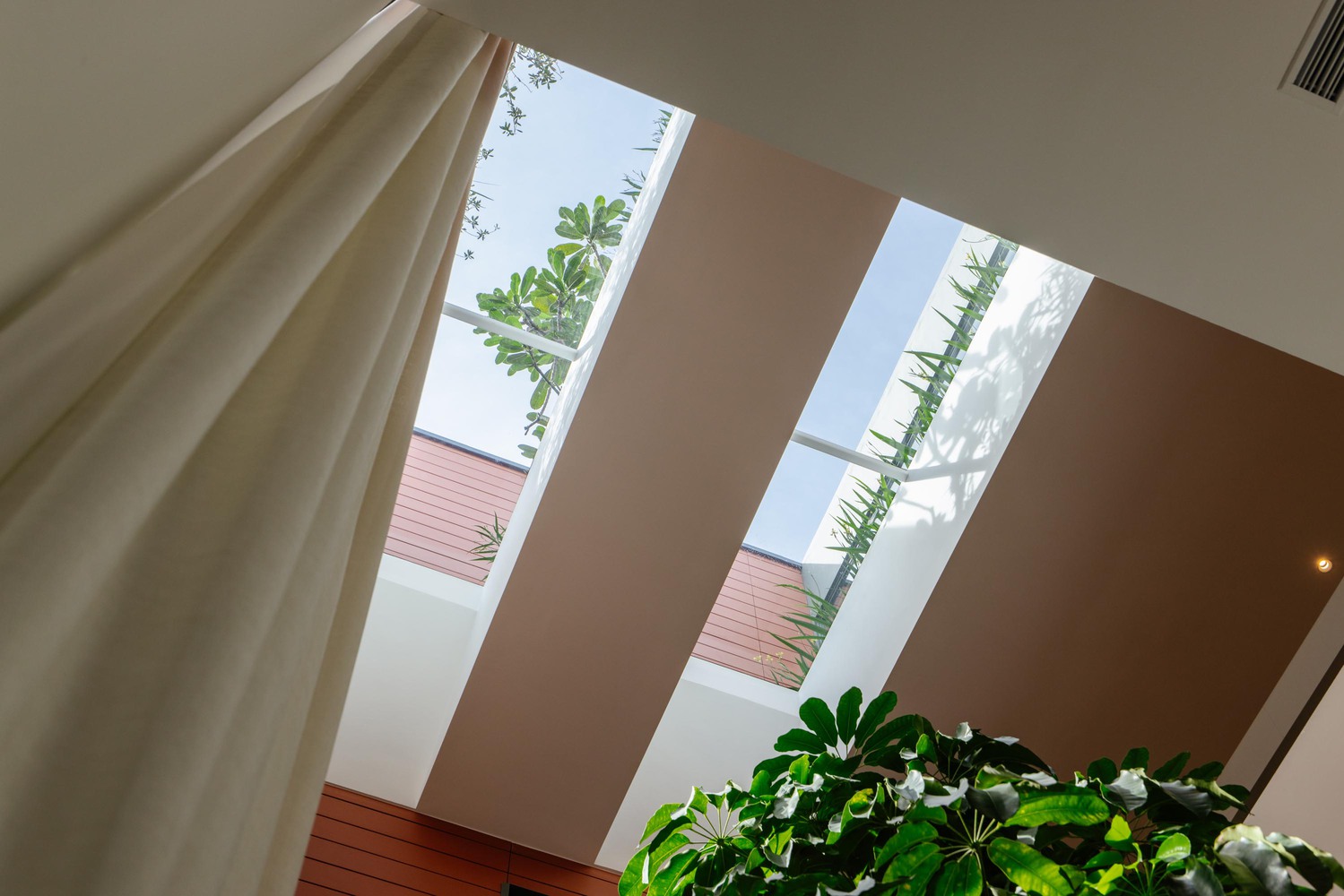 Gallery of In-Between House / Super Assembly - 2