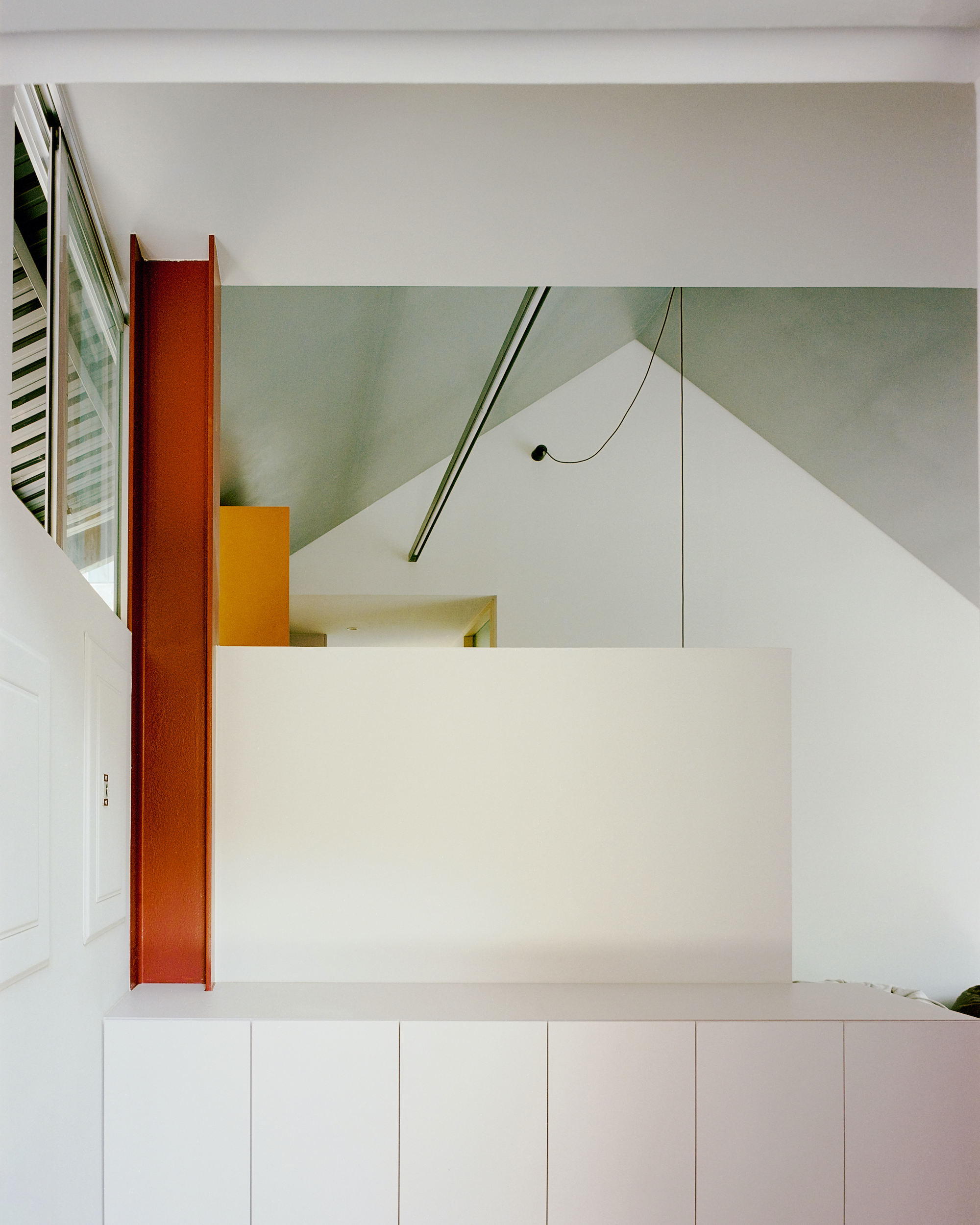 Galeria de Casa de Telhado Duplo / Studio Tngtetshiu - 3