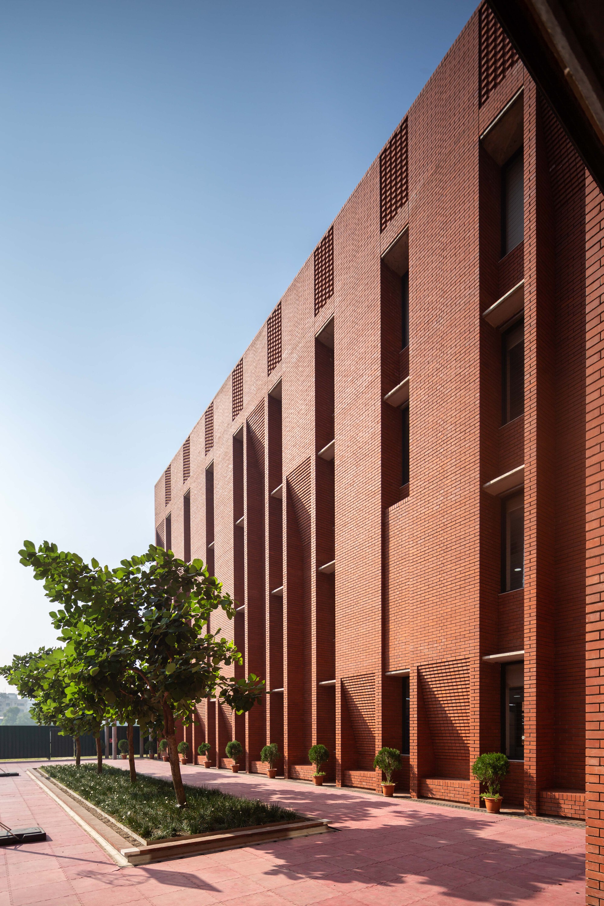 Gallery of Aga Khan Academy / Feilden Clegg Bradley Studios + Shatotto - 6