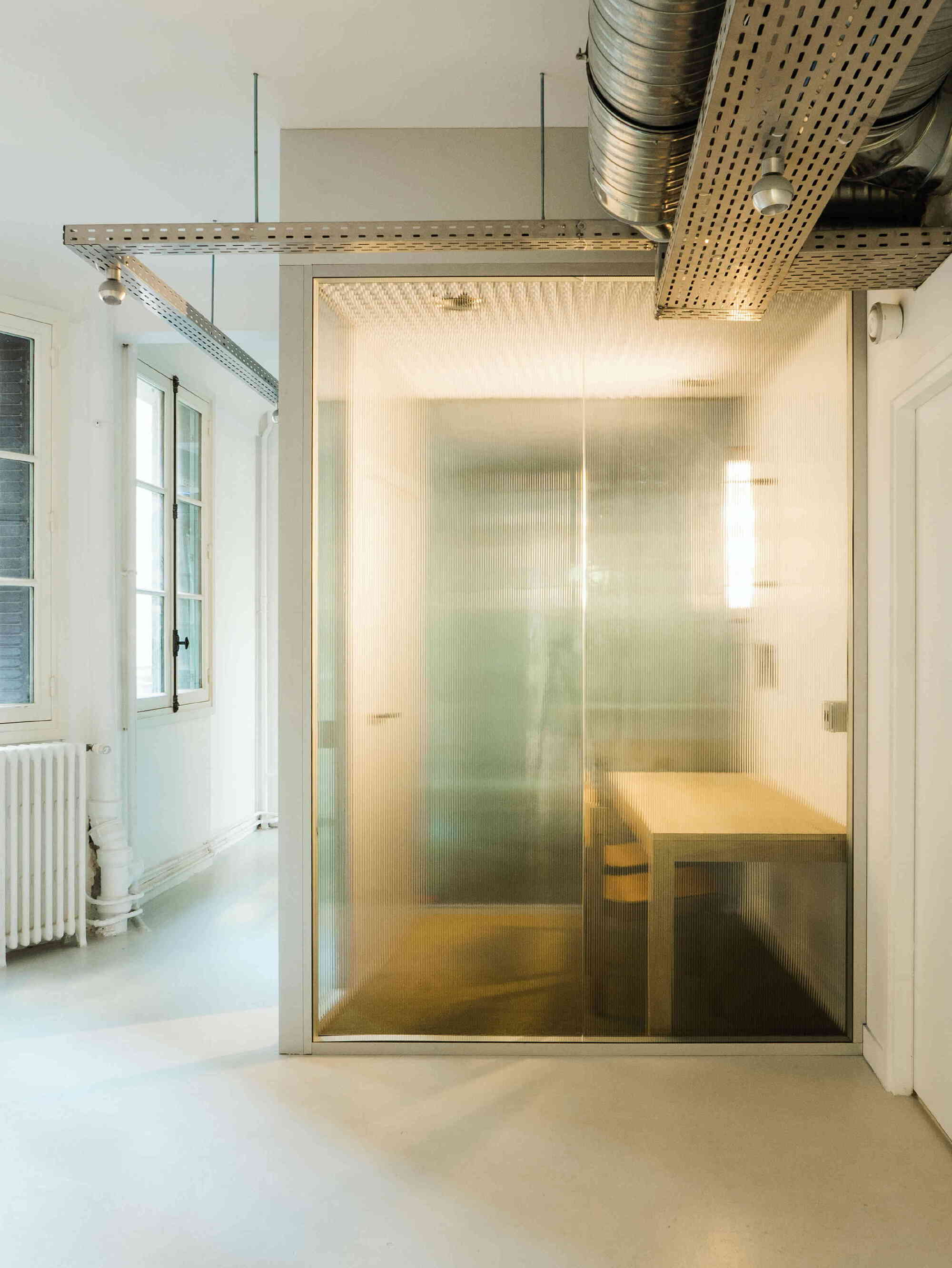 Gallery of Chez Riot Office Space / ūti architectes - 2