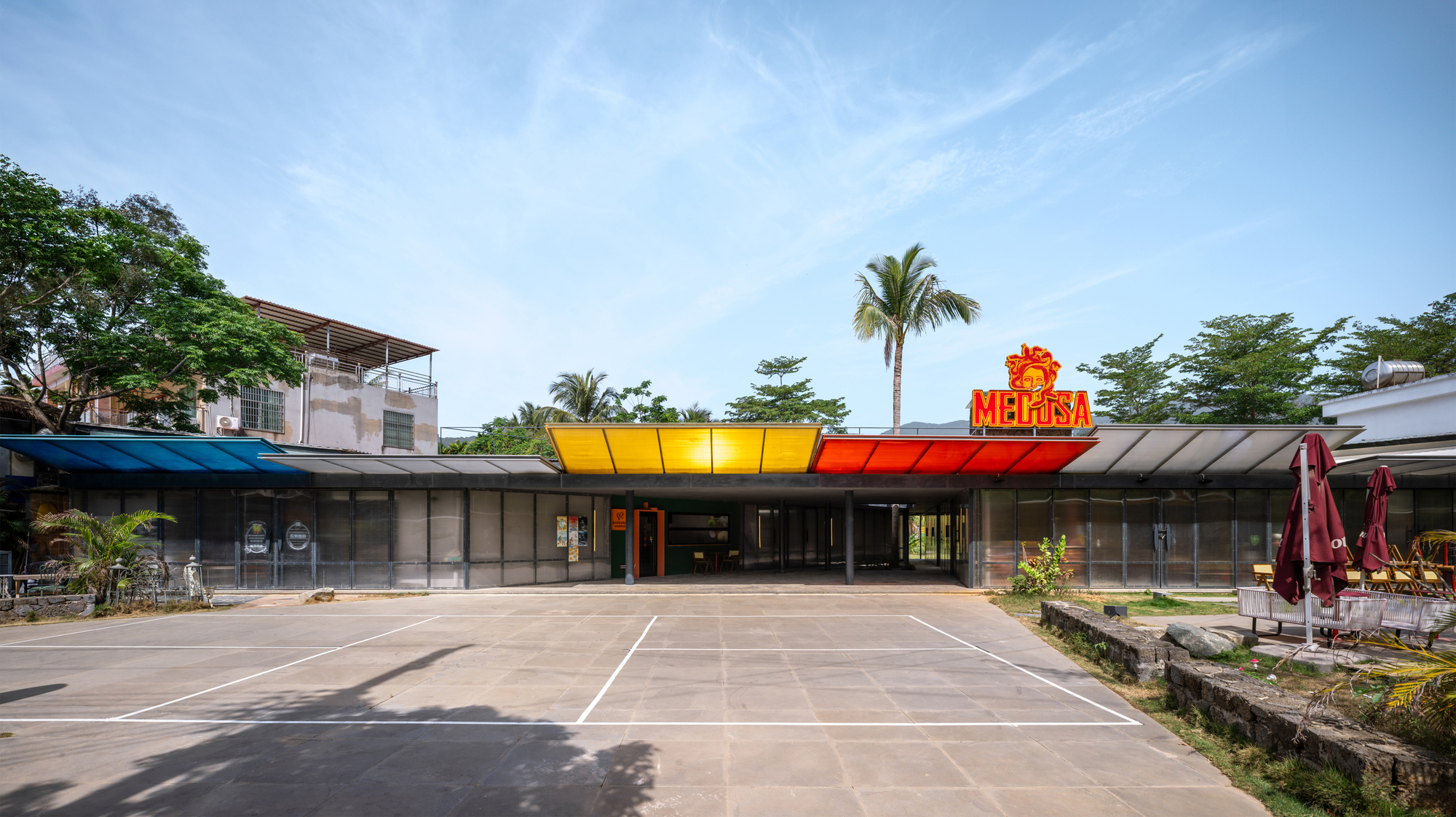 Galeria de Praça Duke, a que abraça a Terra / Edge Architects - 11