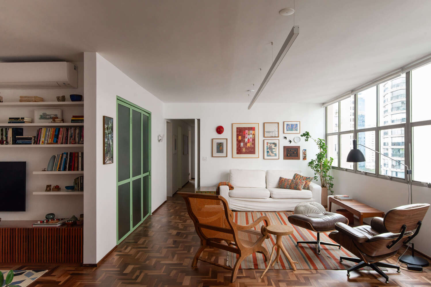 Gallery of André Fernandes Apartment / João Marujo + Orlando Naj - 12
