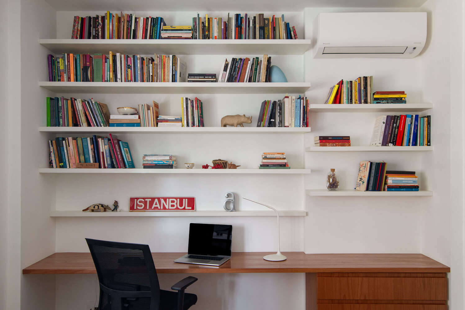 Gallery of André Fernandes Apartment / João Marujo + Orlando Naj - 12