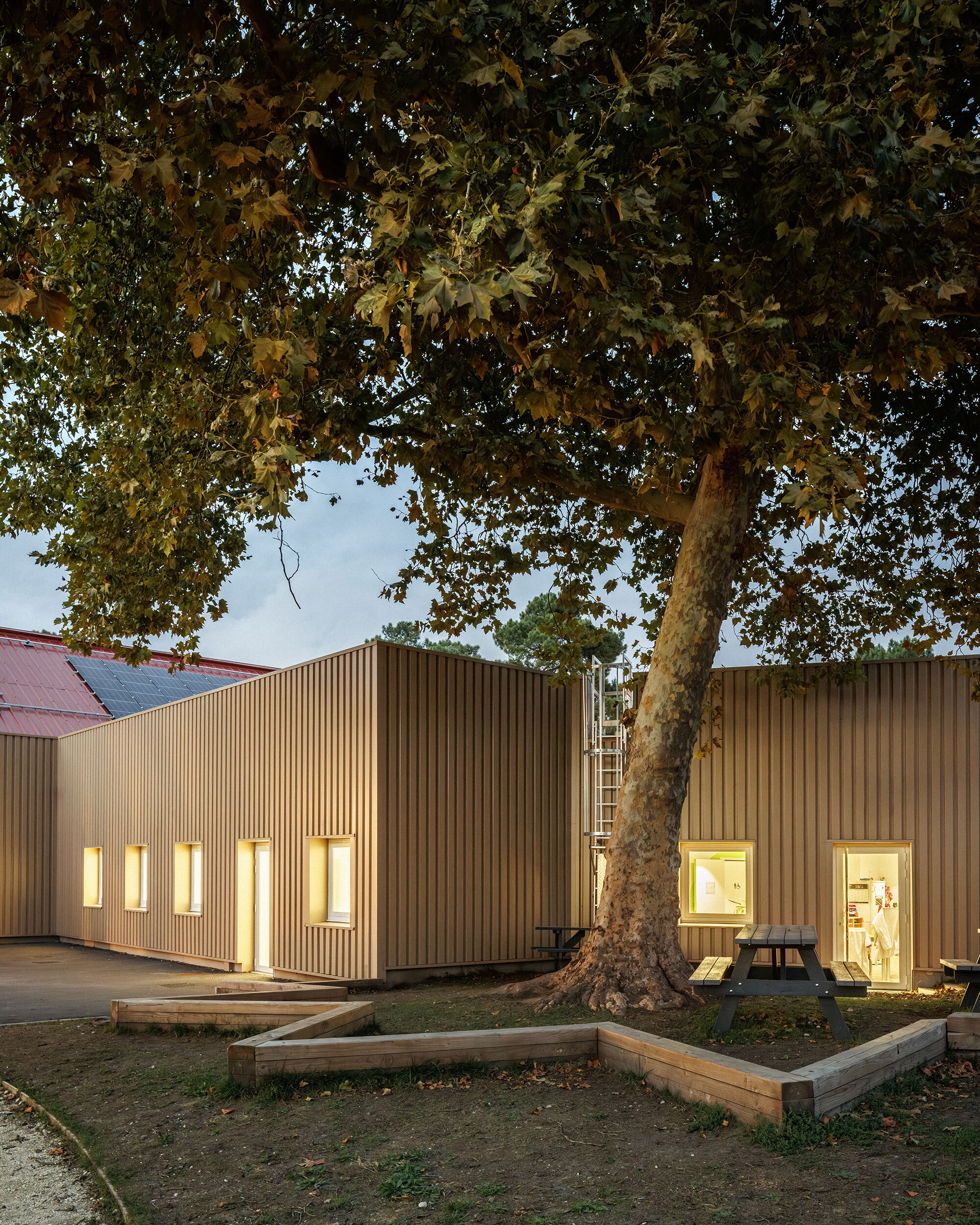 Gallery of School Group Cap de Bos / BPM Architectes - 17