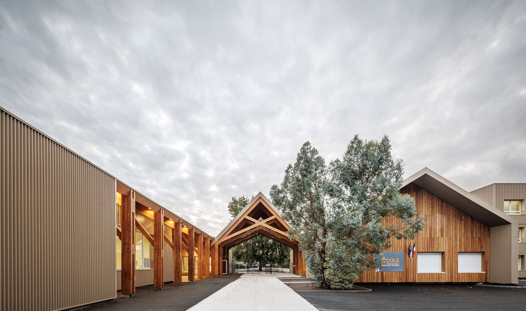 Gallery of School Group Cap de Bos / BPM Architectes - 7