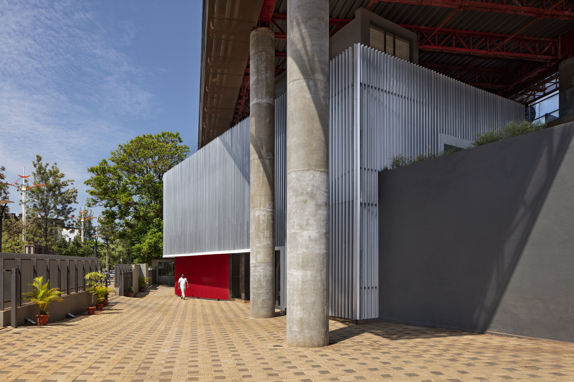 Gallery of Hover Space – Extension to the KLE Society Head Office / Thirdspace Architecture ...