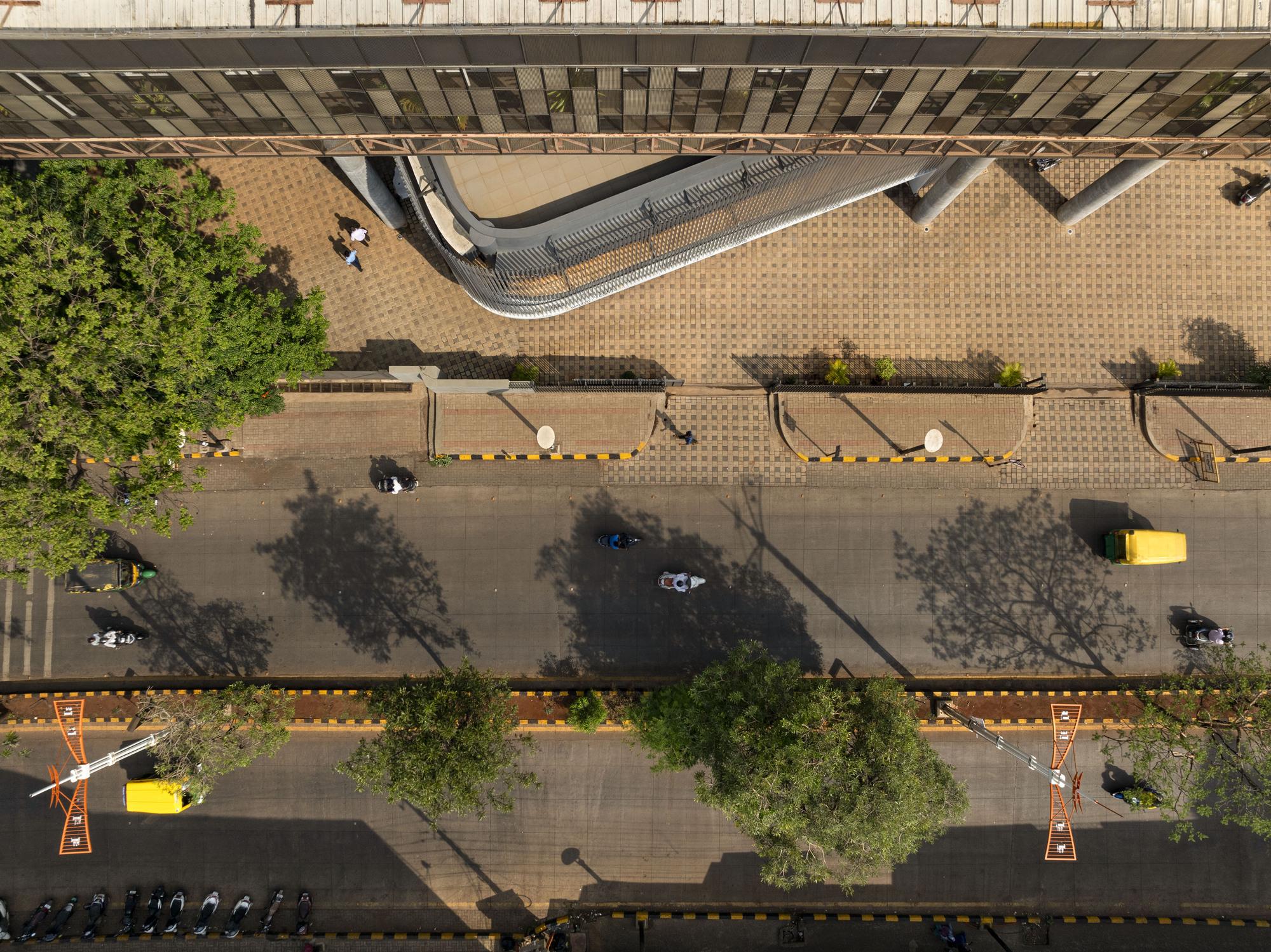 Gallery of Hover Space – Extension to the KLE Society Head Office ...