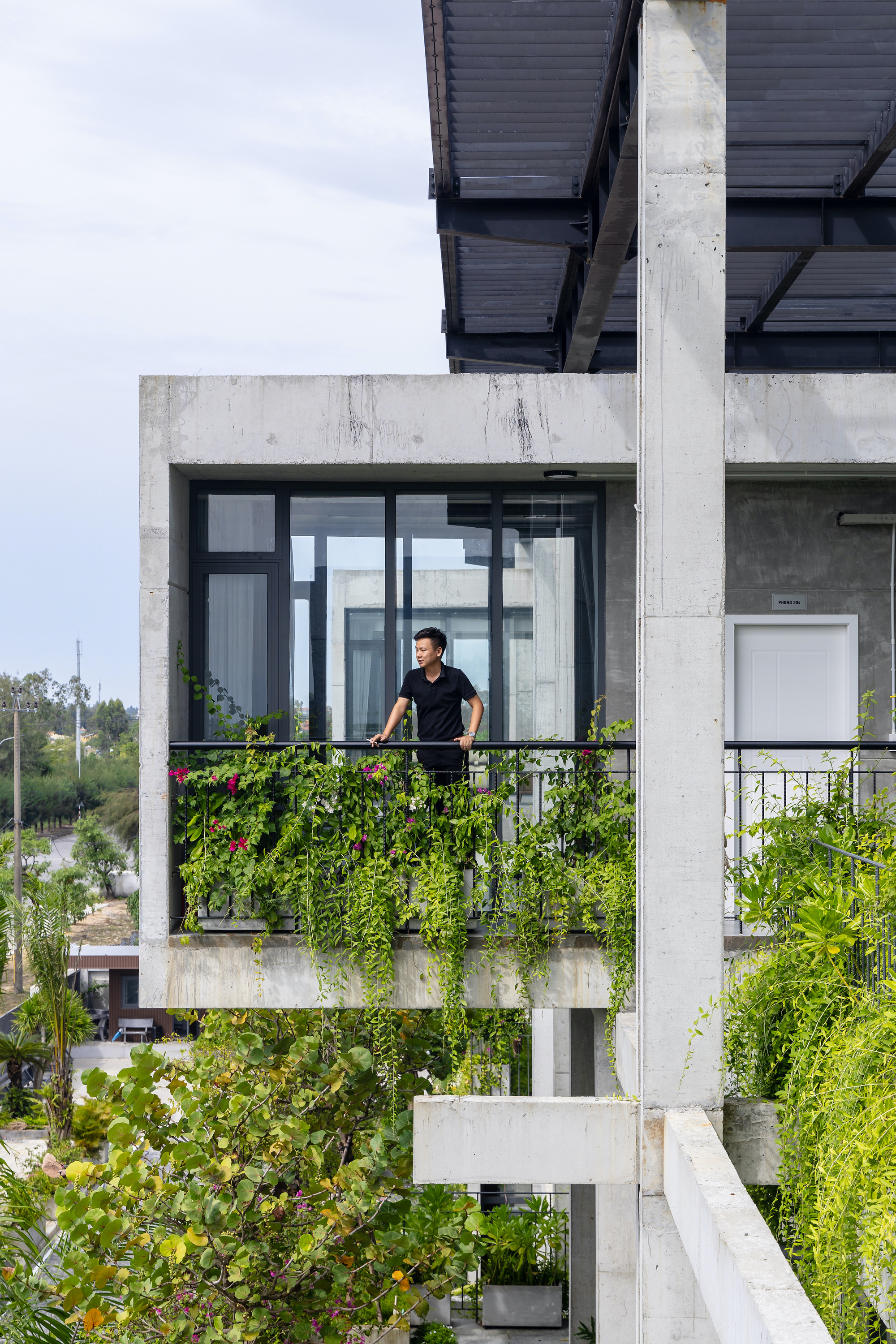 Gallery of Textile Factory Office / Ho Khue Architects - 20