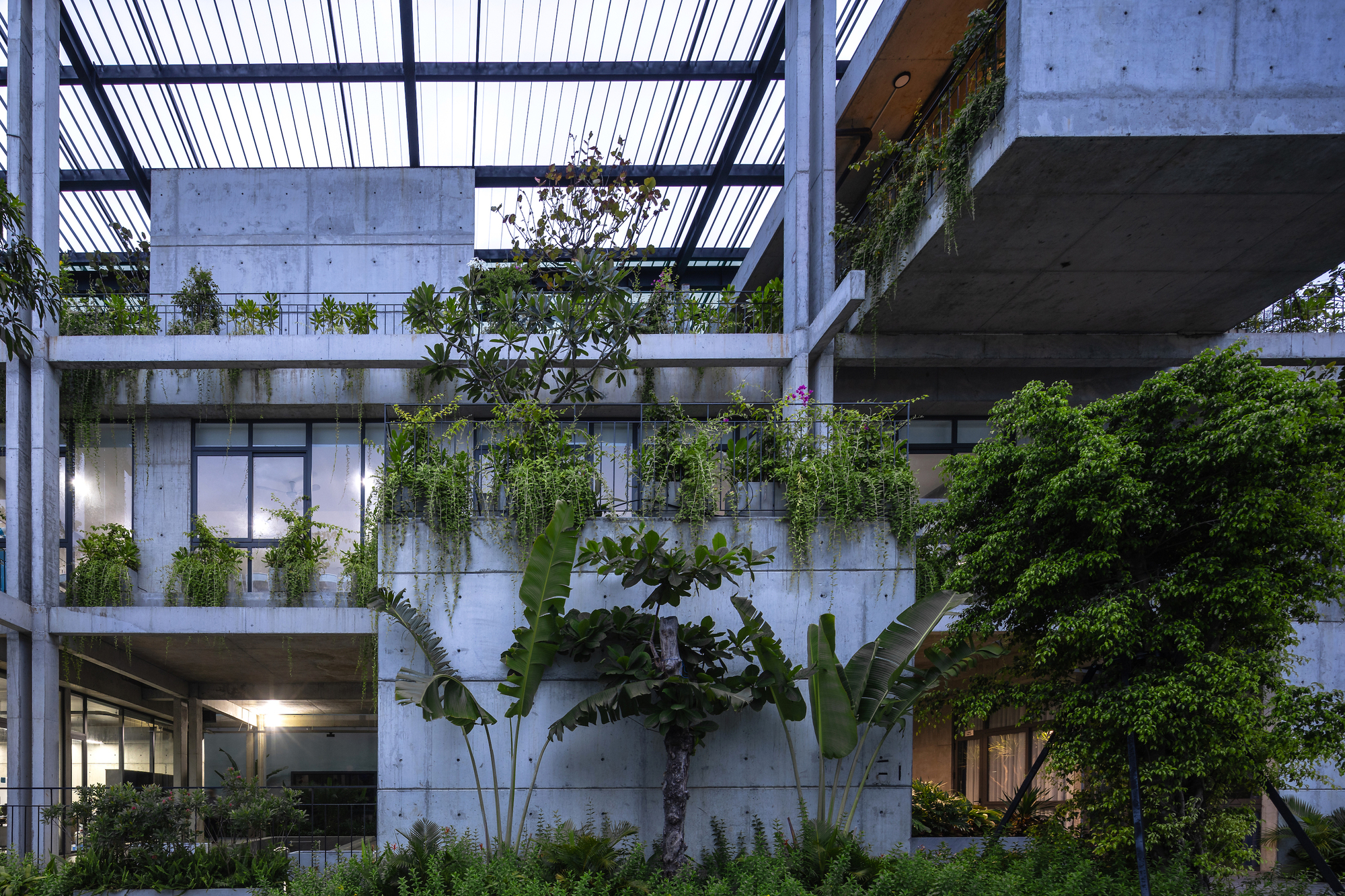 Gallery of Textile Factory Office / Ho Khue Architects - 42