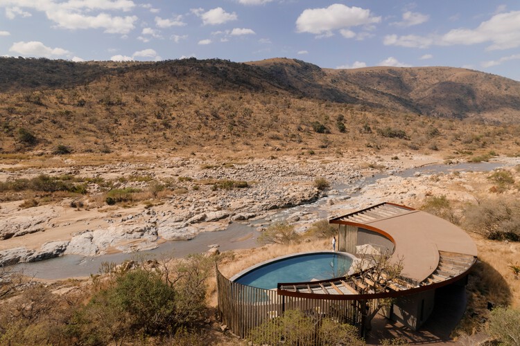Madwaleni River Lodge / Luxury Frontiers | ArchDaily