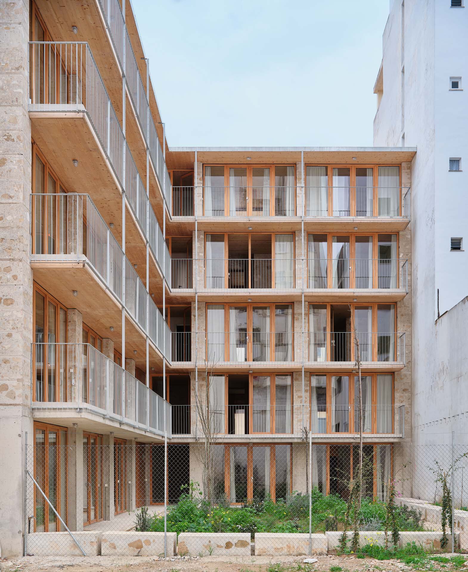 Galería de Unidades de vivienda social 2104 / HARQUITECTES - 9