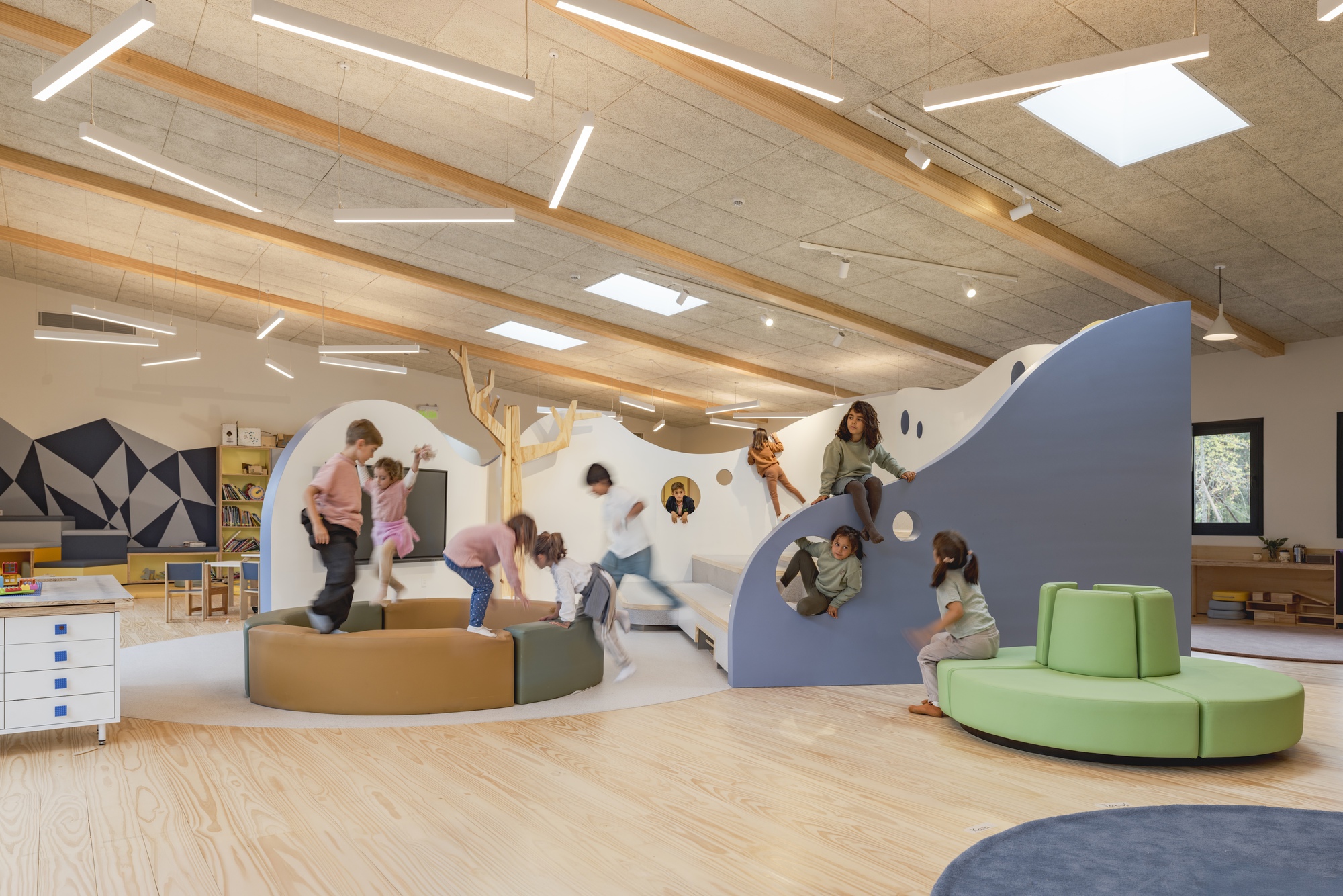 Gallery of The Garzón School / Rosan Bosch Studio - 12