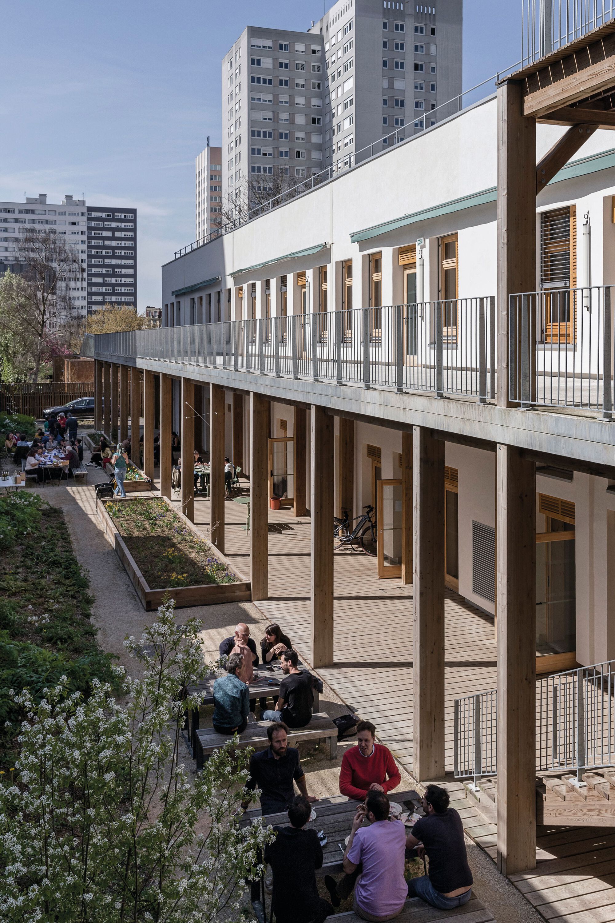 Gallery of James Baldwin Media Library and Refugee House / associer - 2