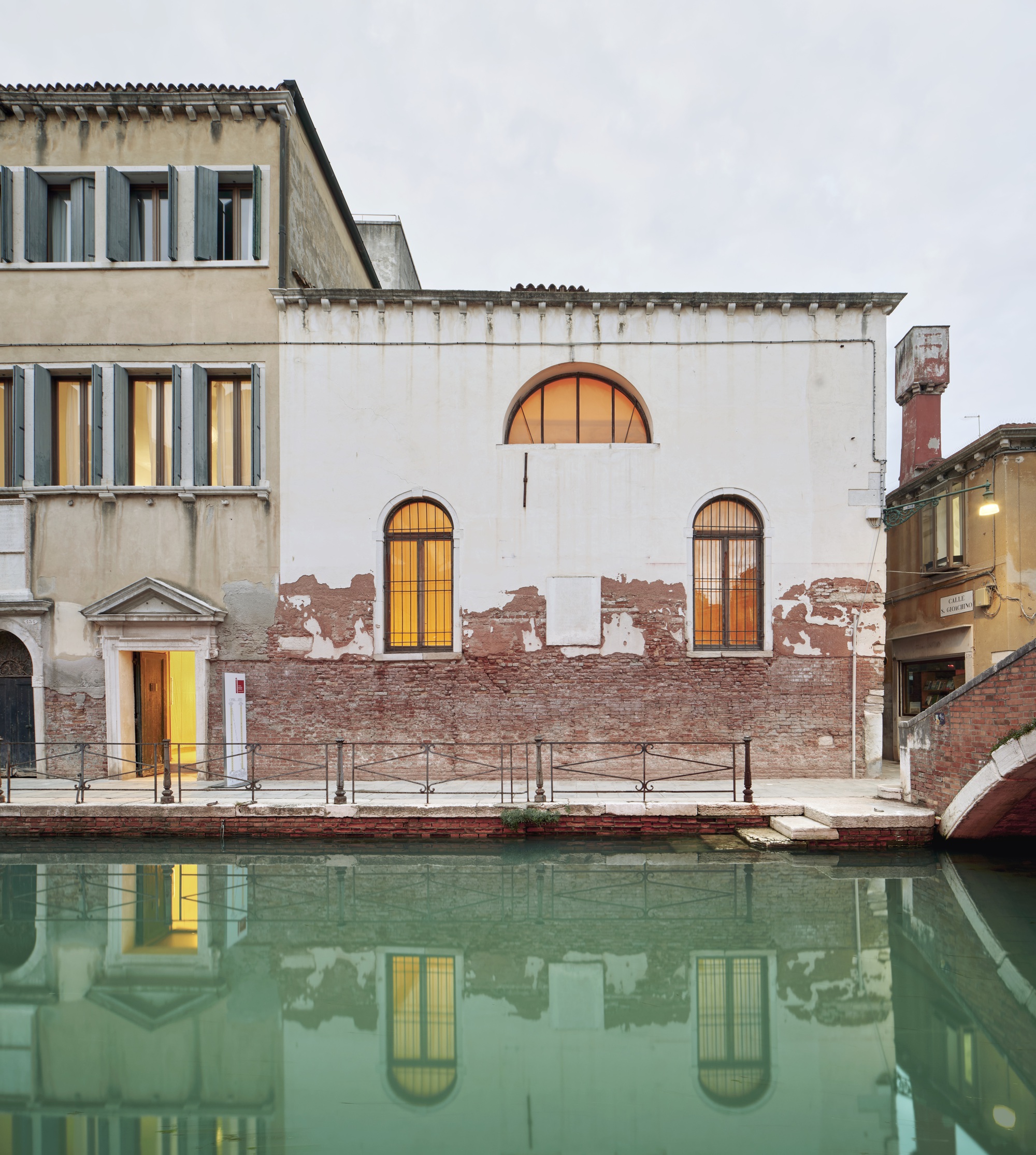 Gallery of The Holy See Pavilion Presents a Living Practice of Restoration at the Venice ...