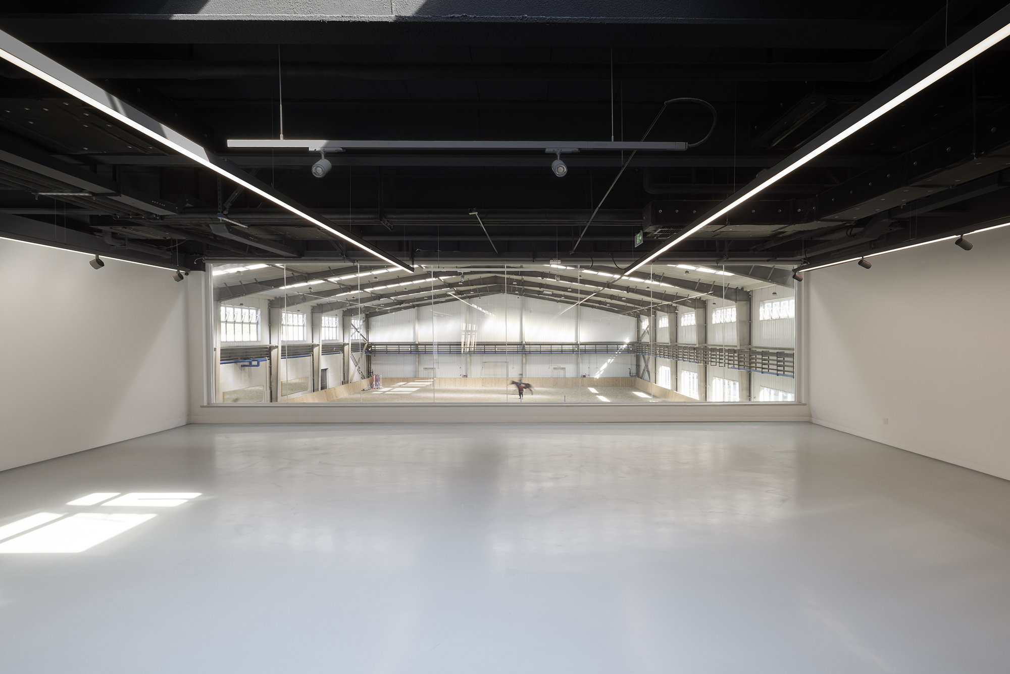Gallery of Yue & Yue: Art Museum + Equestrian Hall / CU Office - 18