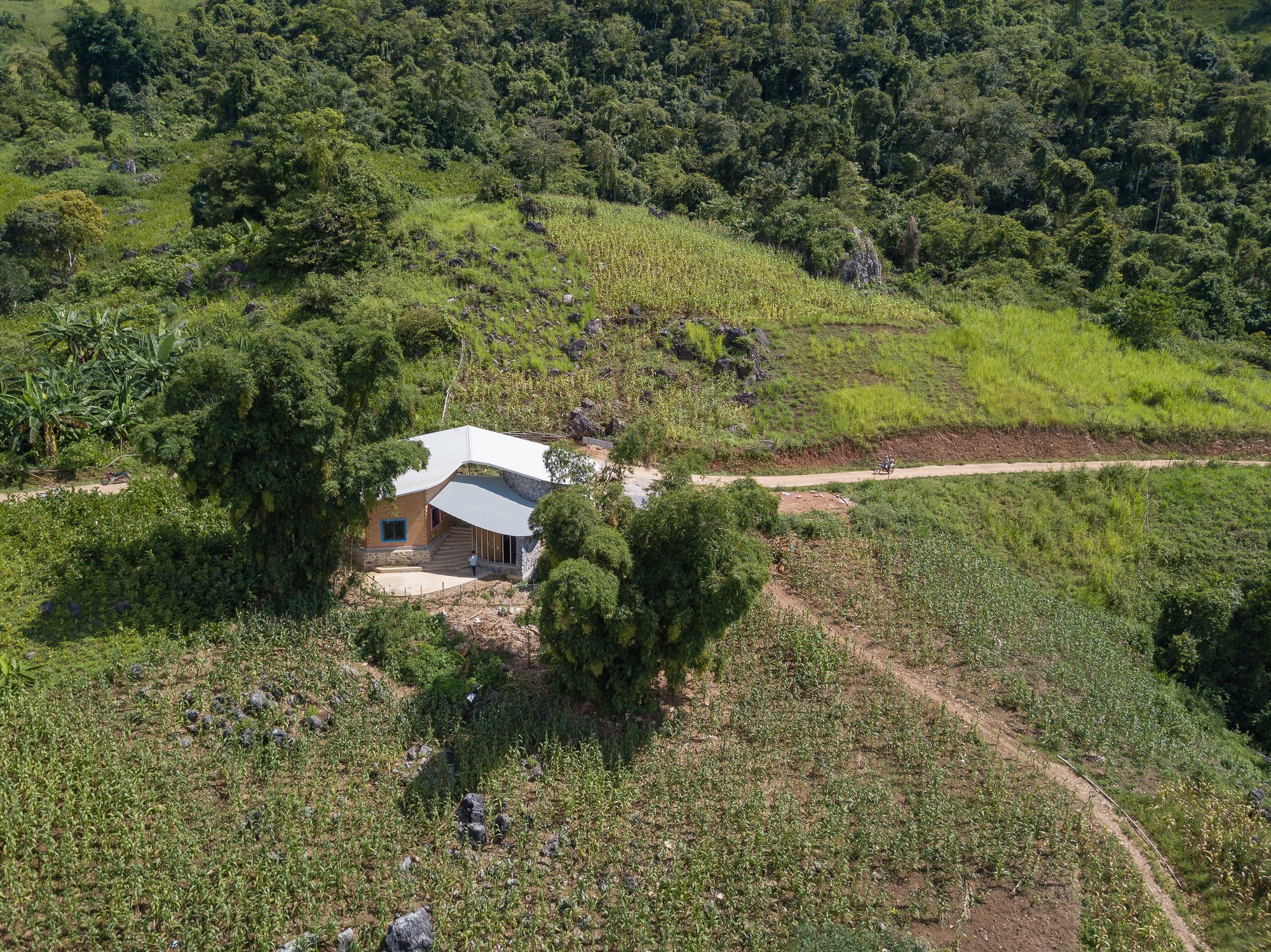 Galería de Escuela Pha Hún / 1+1>2 Architects - 16