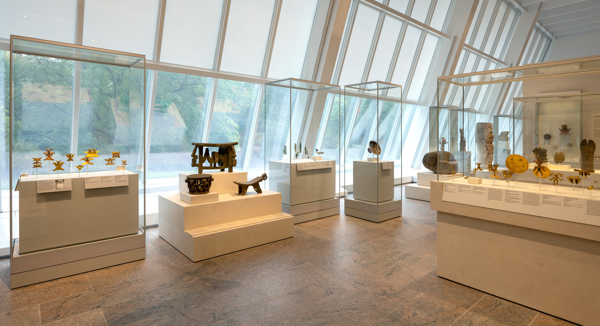 Gallery of Transparent Boundaries: Technology and the Display of ...